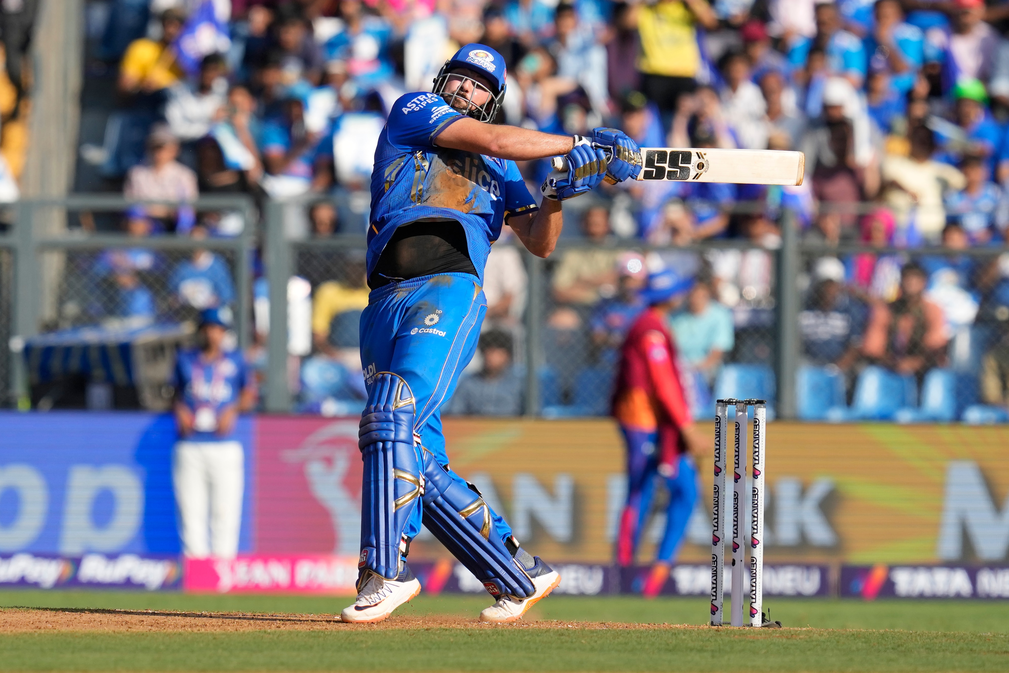 Tim David, Marcus Stoinis deliver big-hitting knocks to power their IPL ...