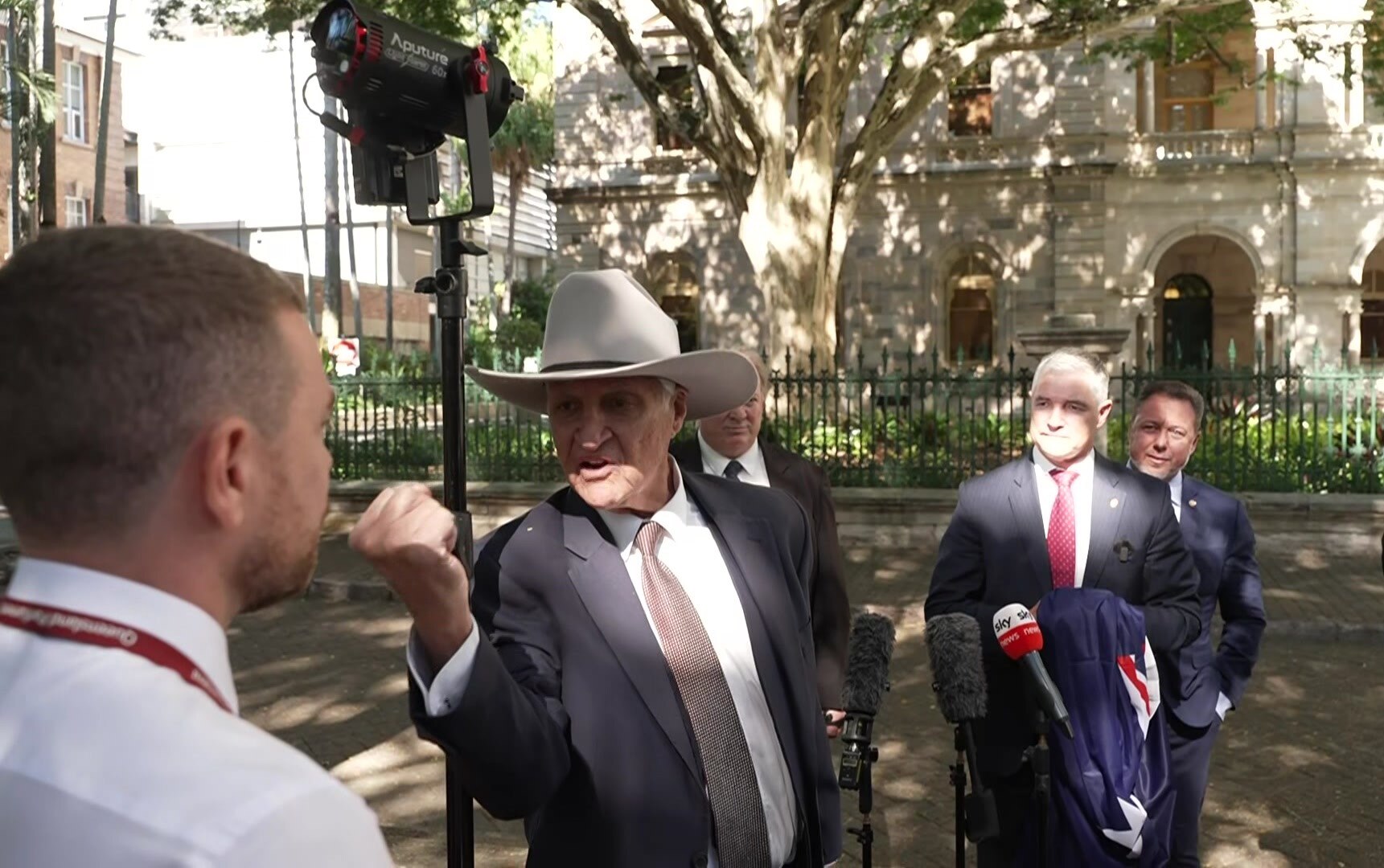 Bob Katter threatens journalist with fist - ABC News