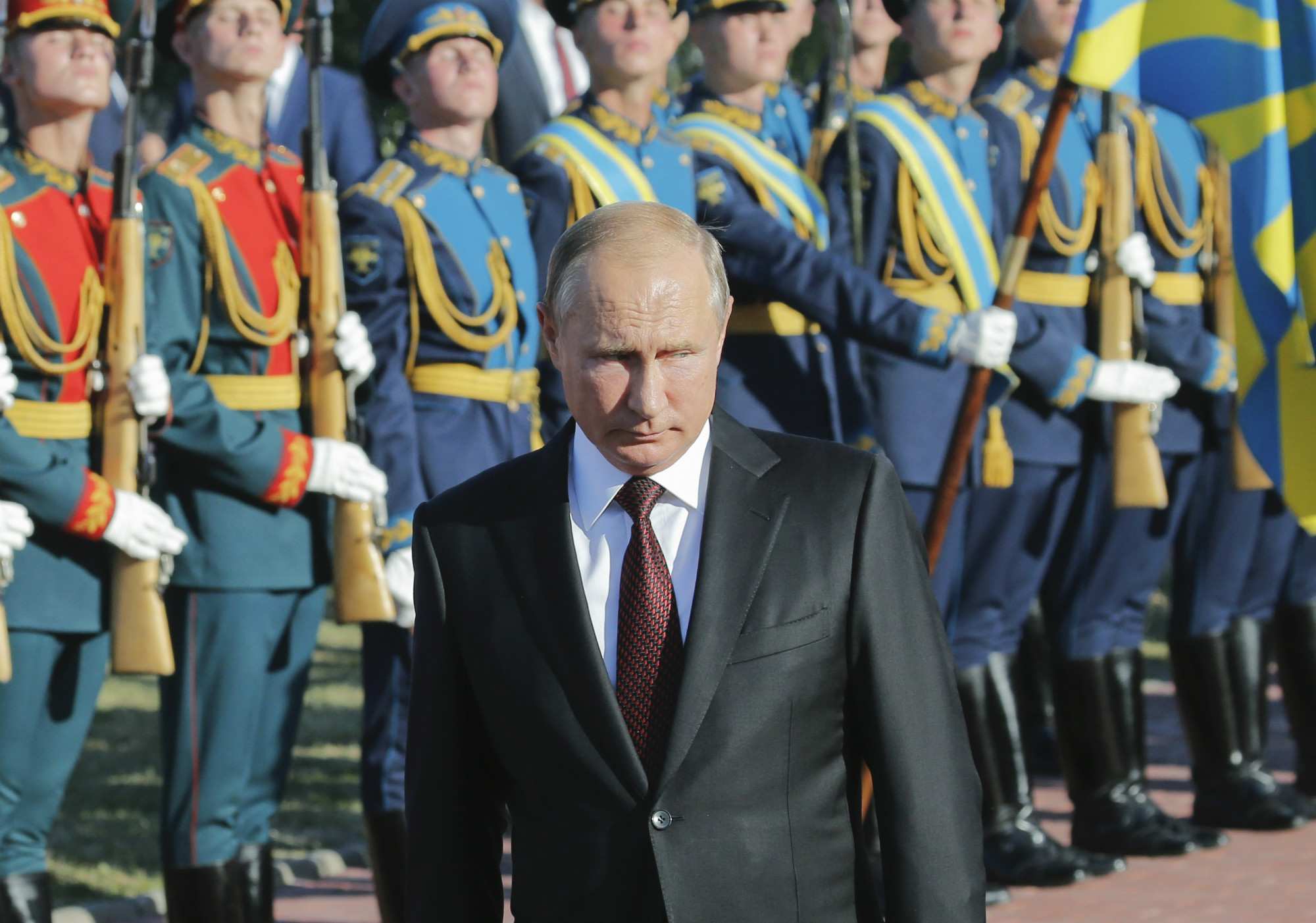 Russian World War II T-34 tank falls off truck at Battle of Kursk ...