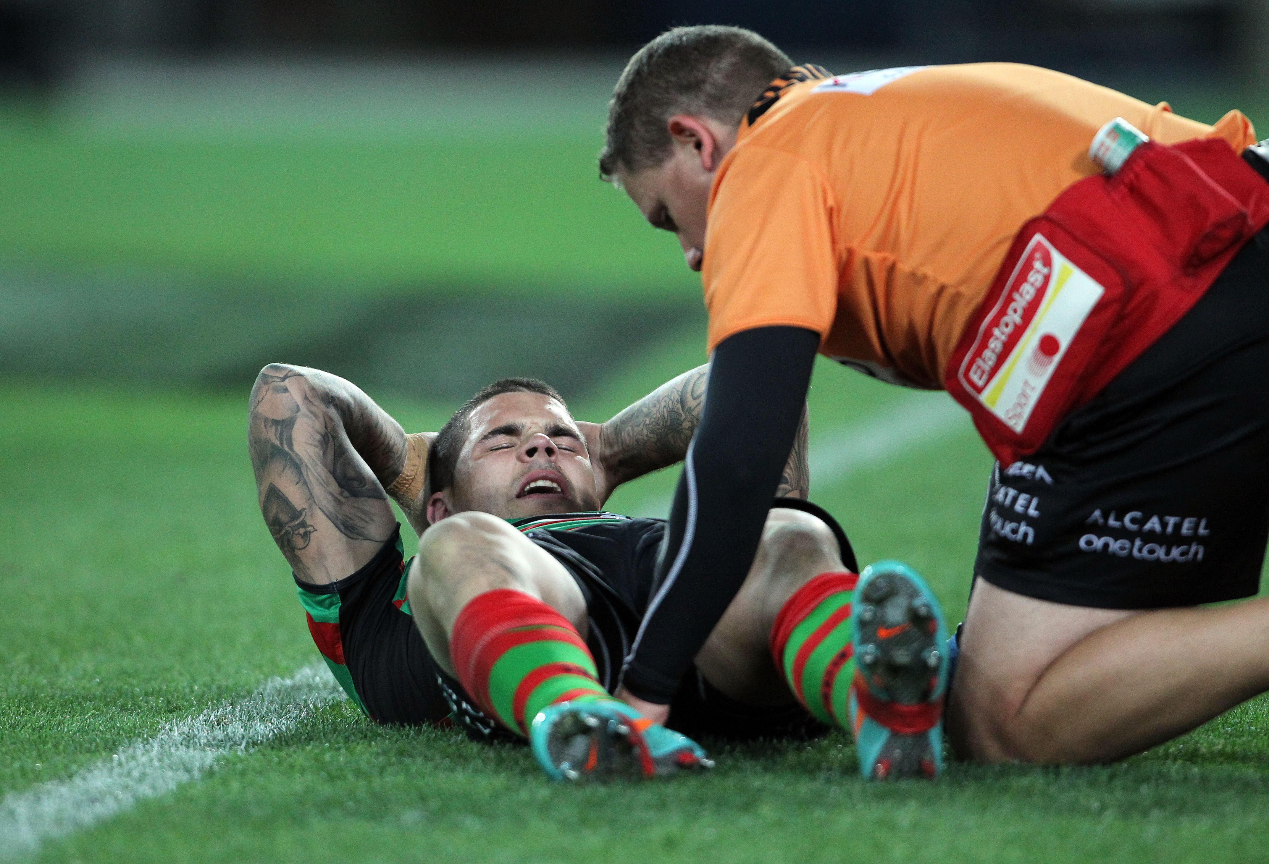 Bulldogs down Souths to send Storm warning - ABC News