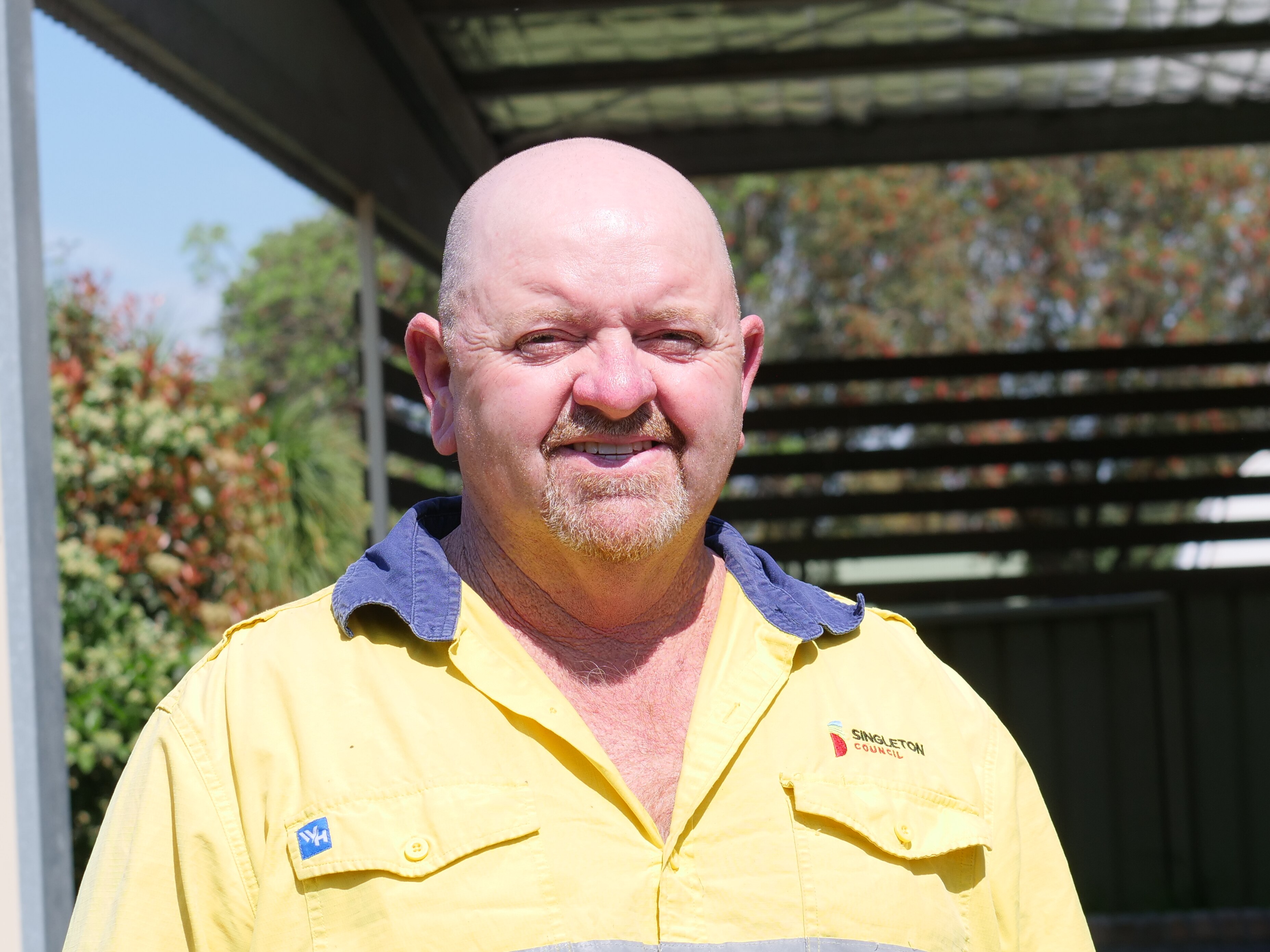 Survivor of bite from eastern brown snake reunites with the tradies who ...