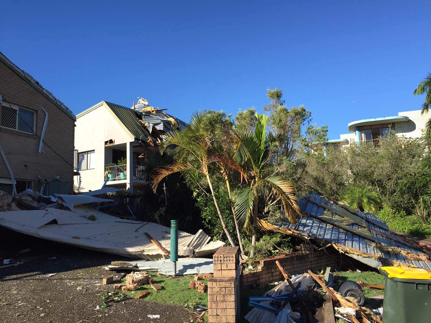 Strong winds tear roofs from unit blocks, trashing cars in Mooloolaba ...