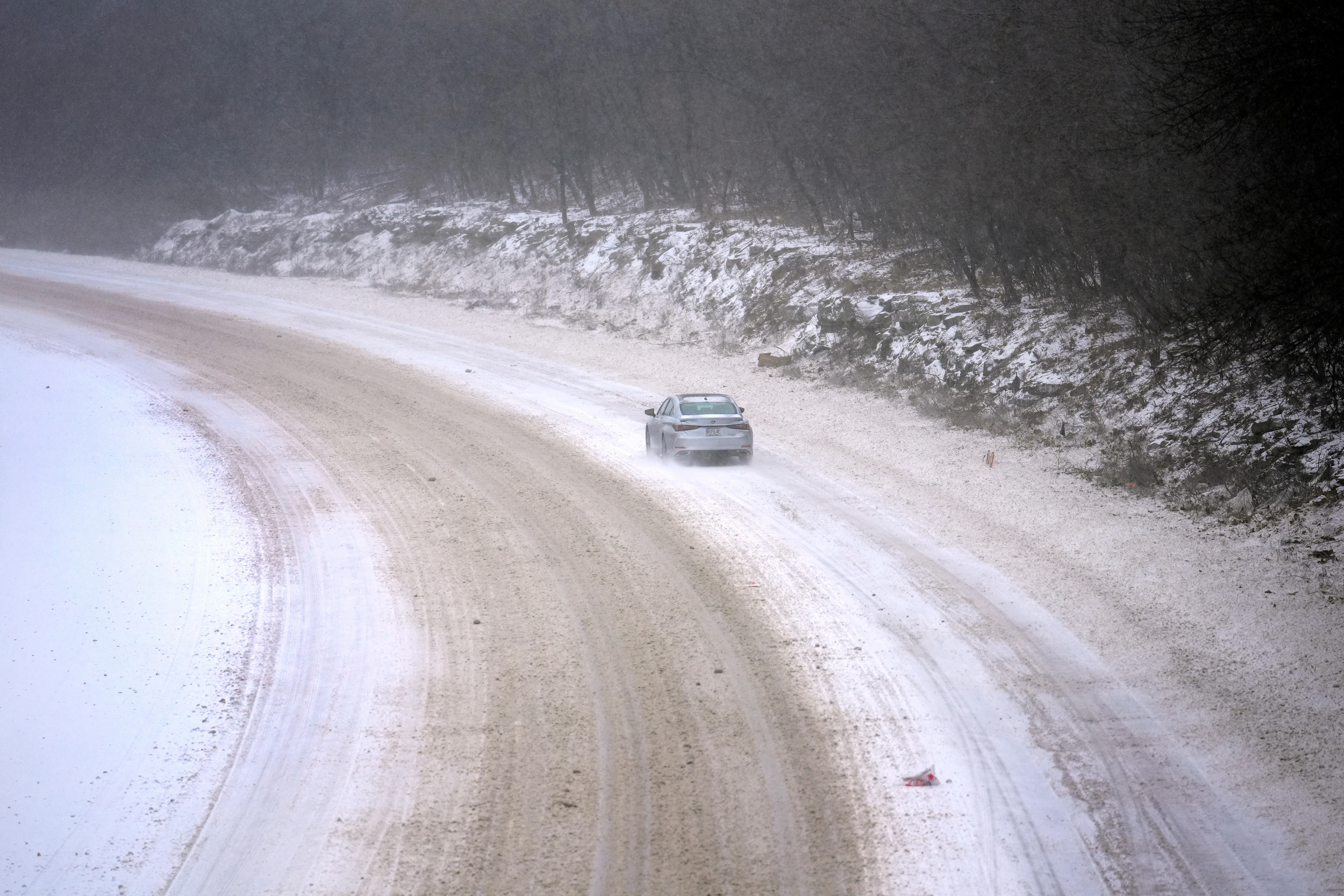 Winter blast of snow, ice and wind grips US from Midwest to east coast ...