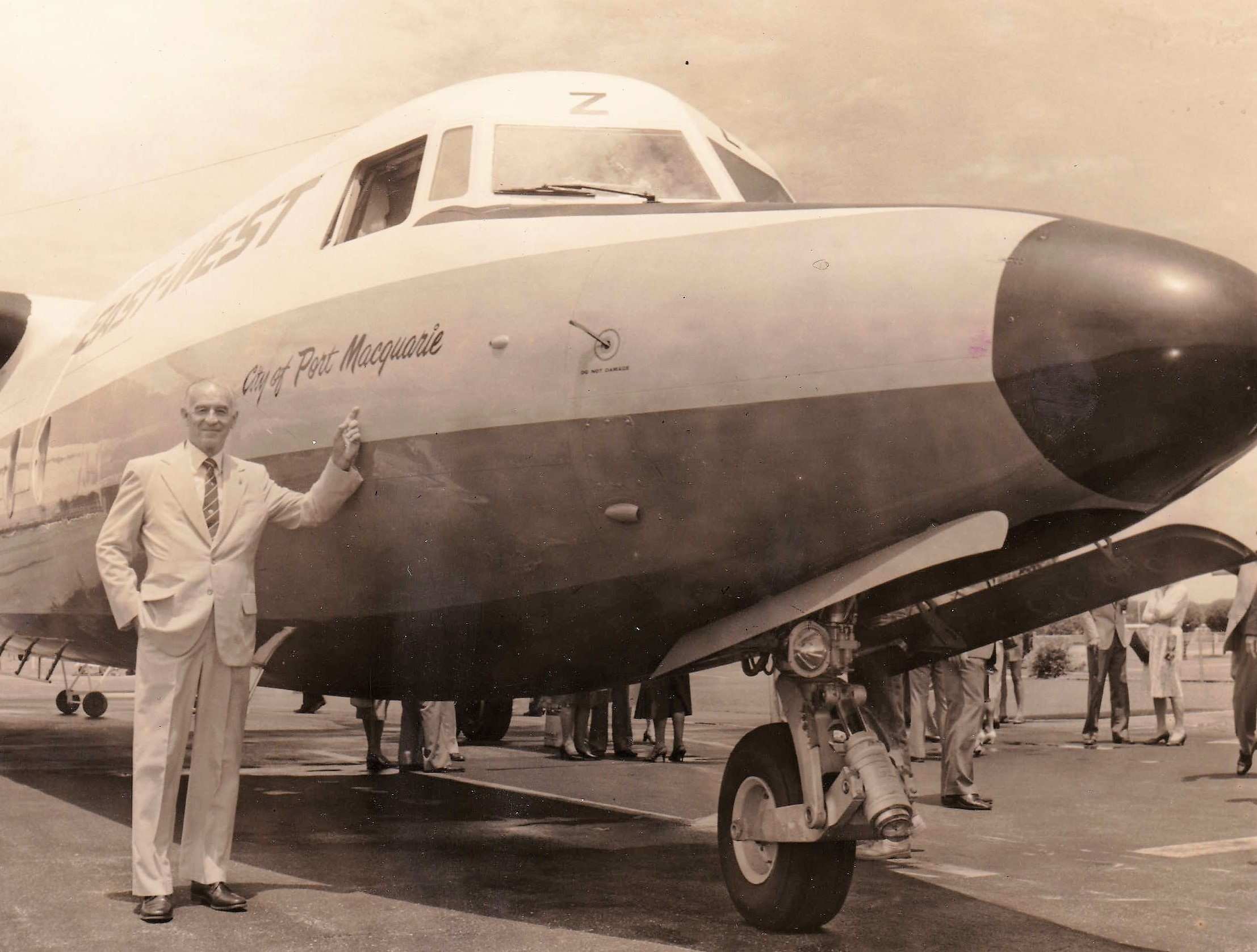World War II pilot Ron Walesby still going strong and inspiring future ...