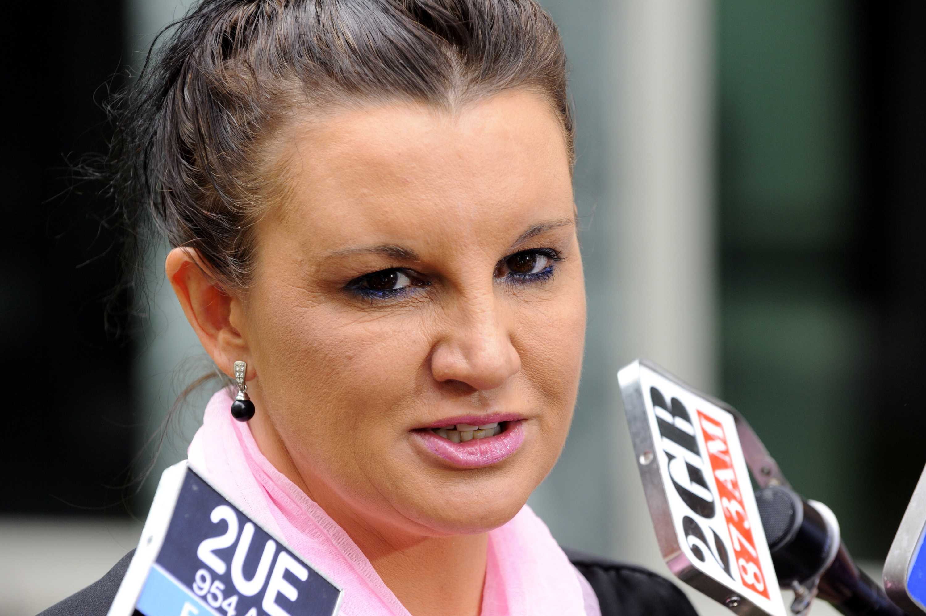 Independent senator Jacqui Lambie calls for meeting with Tony Abbott ...