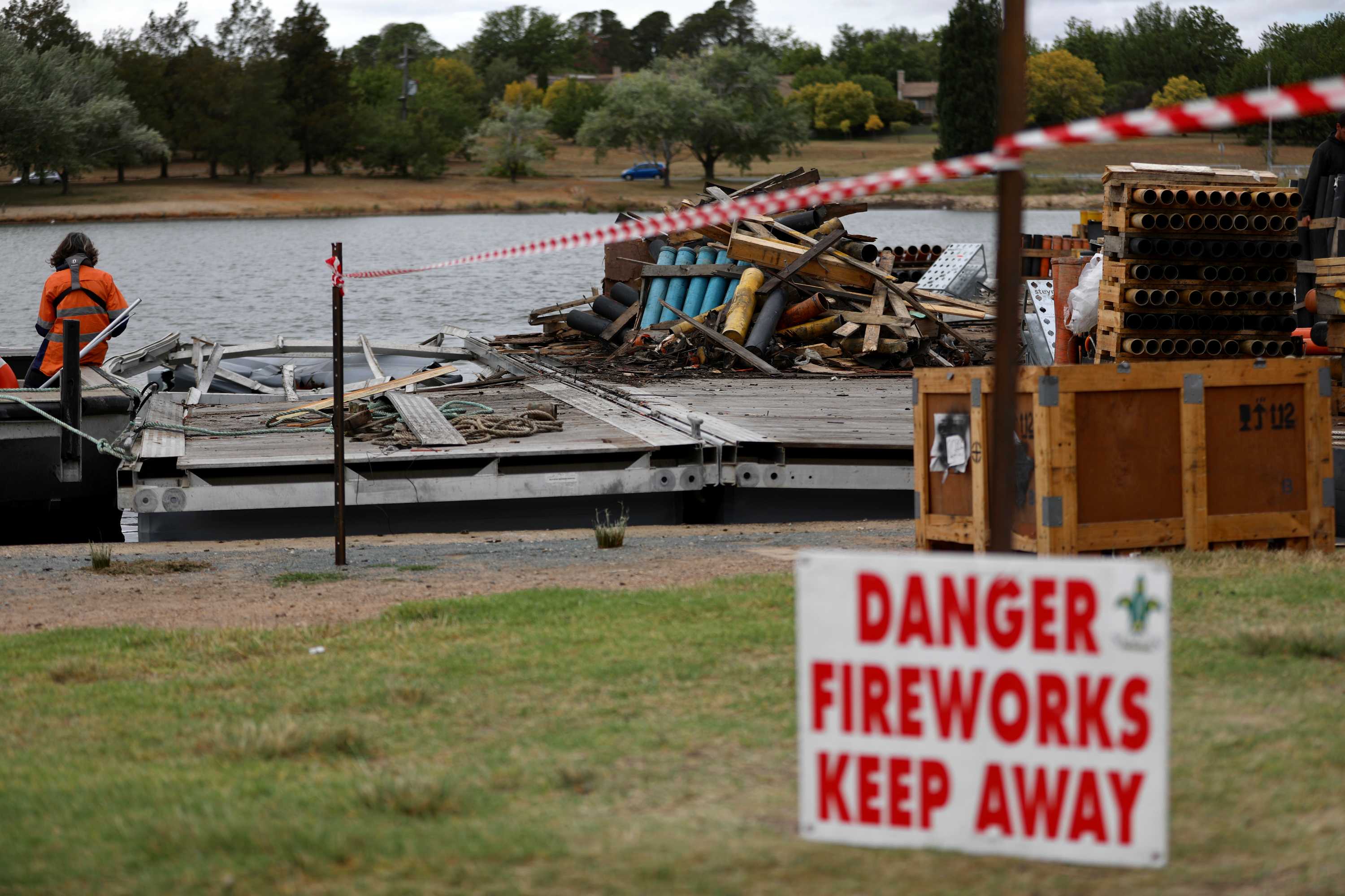 Barge explodes at Canberra fireworks event Skyfire - ABC News