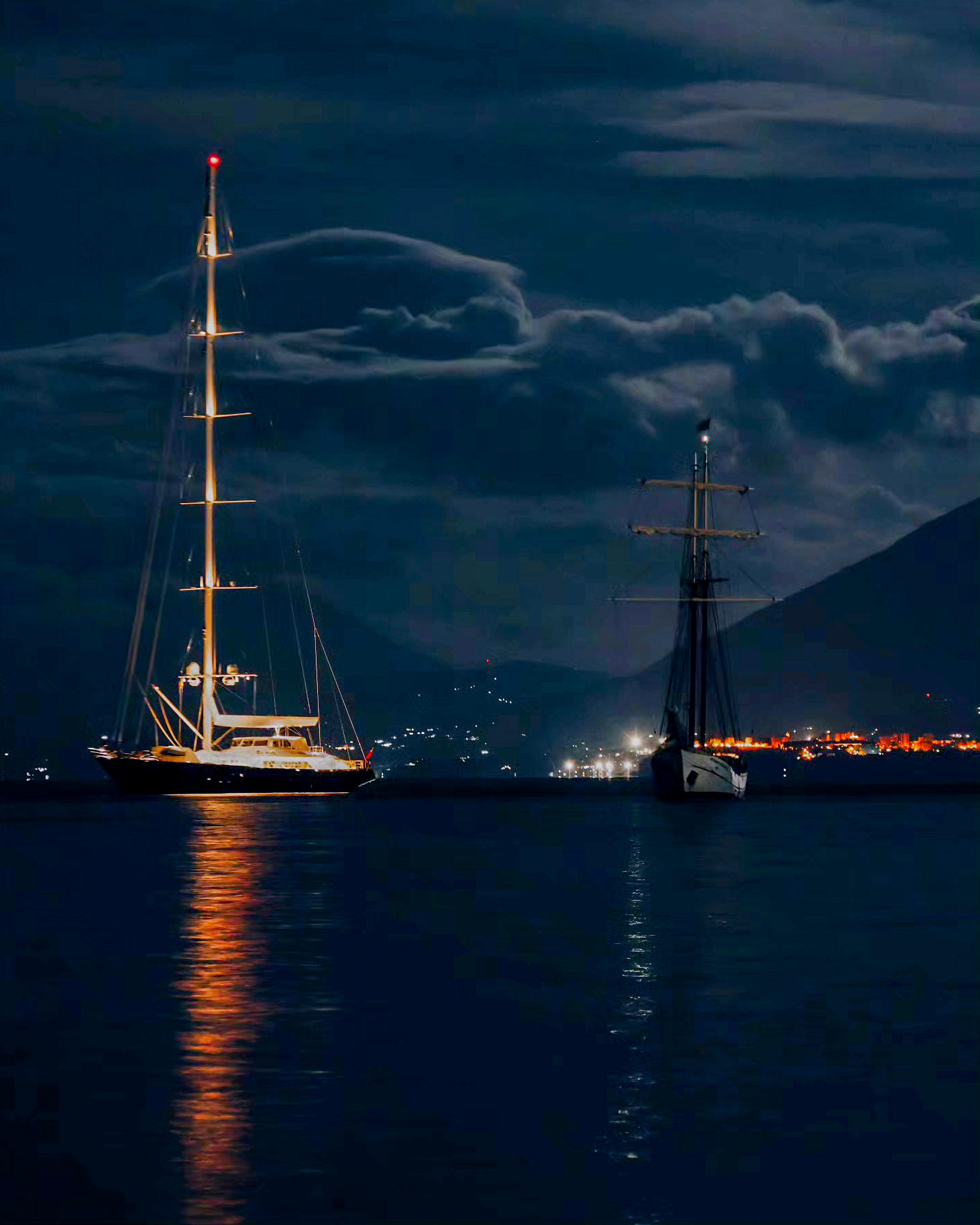 Who was onboard tech mogul Mike Lynch's Bayesian yacht? - ABC News