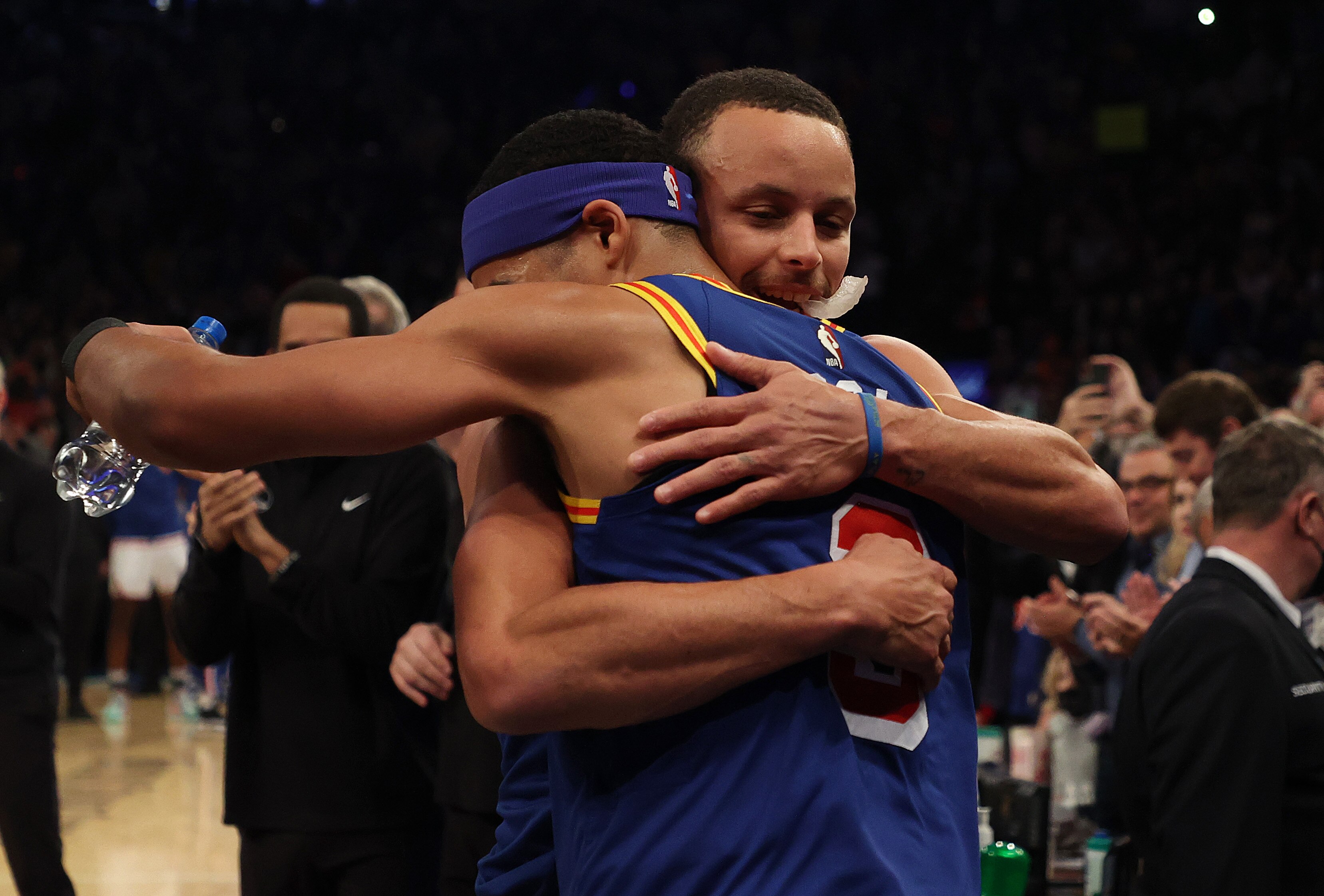 Steph Curry becomes all time NBA three-point leader, sinking his 2 ...