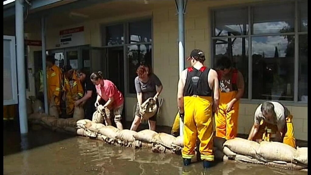 Numurkah locals unhappy with flood warnings. - ABC News