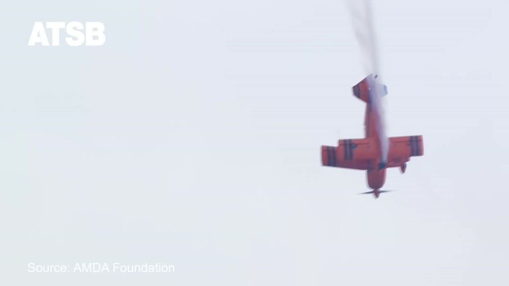 Footage of aircraft's manouver before crashing at Avalon Airshow - ABC News
