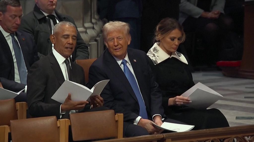 Donald Trump engages with Obama and shakes hands with Pence at Jimmy ...