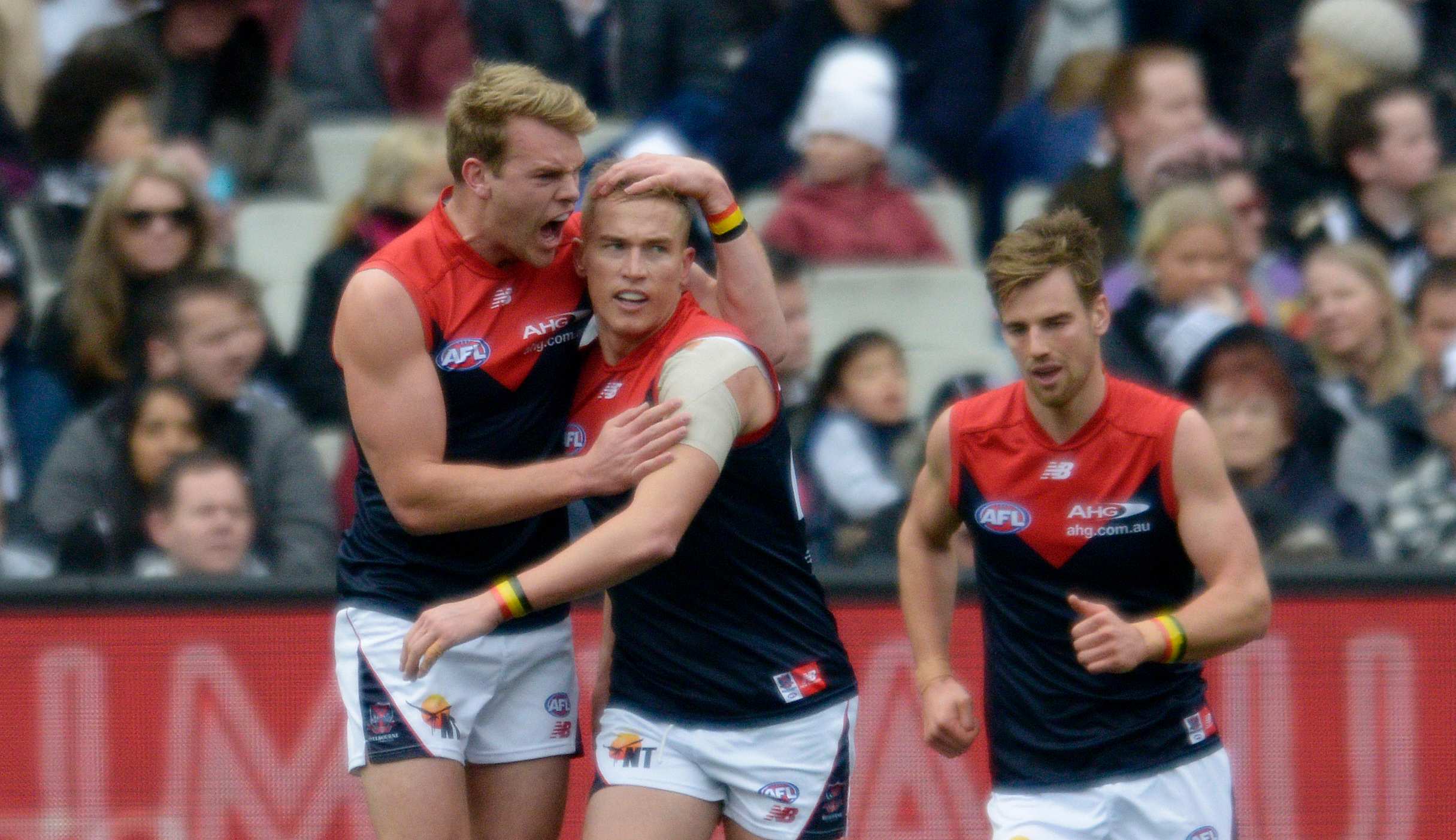 Melbourne upsets Collingwood by 37 points as Magpies suffer sixth ...