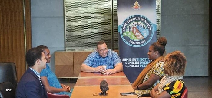 East Sepik salim tripla nes igo wok long Australia - ABC Pacific