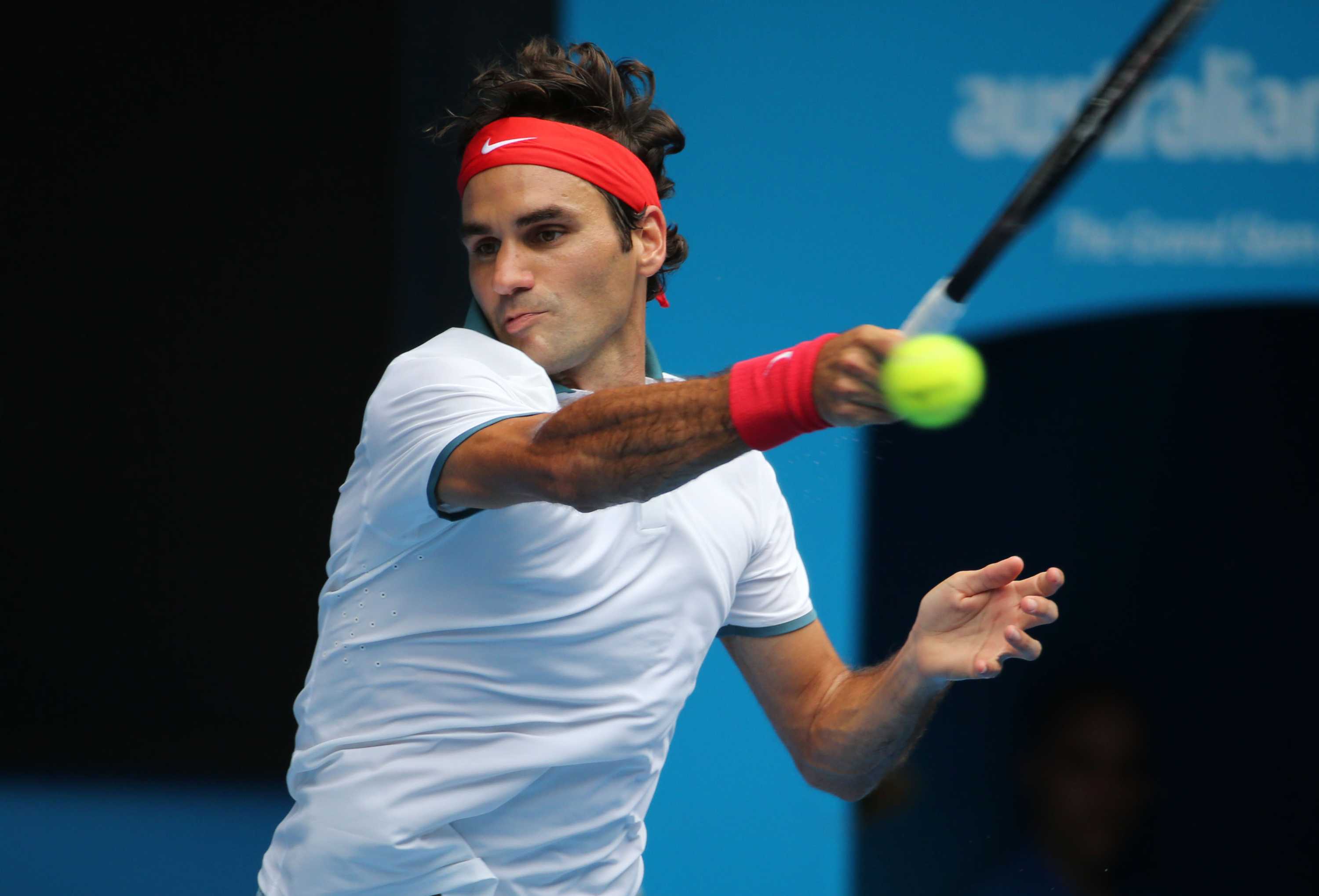 Australian Open: Roger Federer hits his stride to advance to the last ...