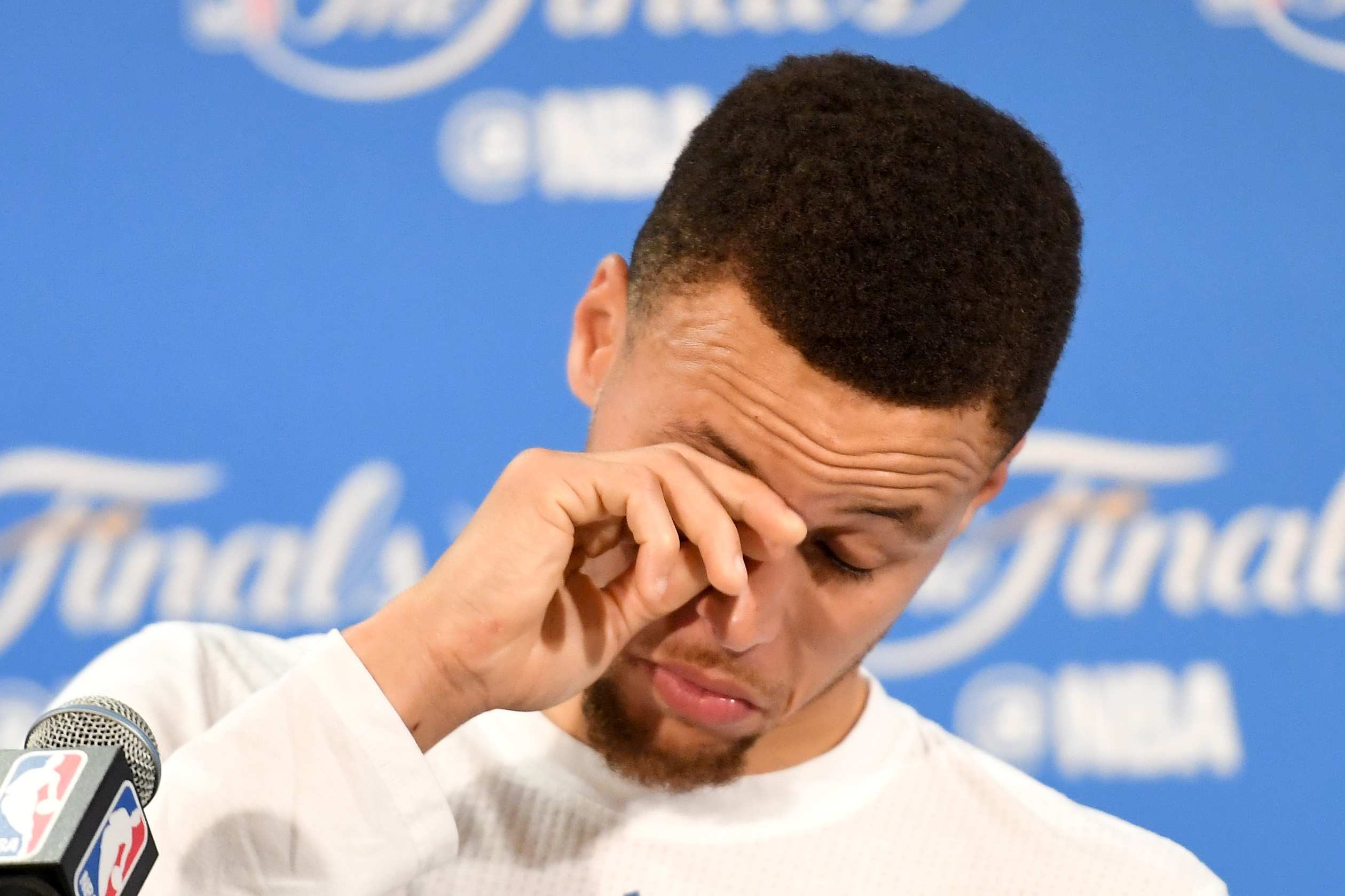 Stephen Curry blocked by Filipino teenager Gian Mamuyac during Asian ...