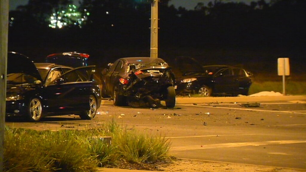 Woman dies in three-car crash in Melbourne's west, man killed after ute ...