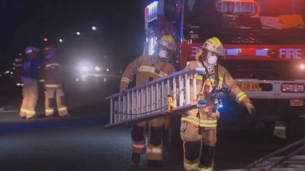 Ballina unit block explosion kills man; residents flee fire - ABC News