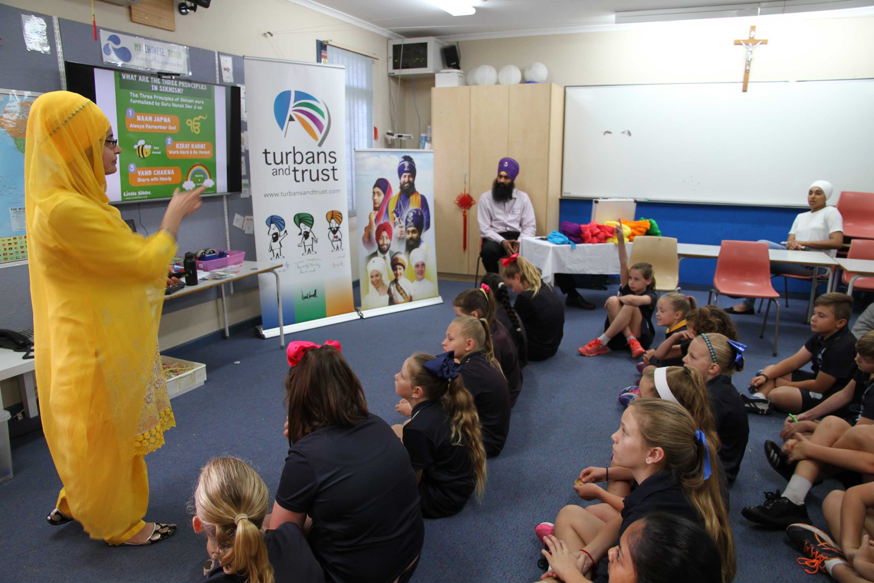 Tying turbans to unravel the mystery around Sikh culture - ABC News