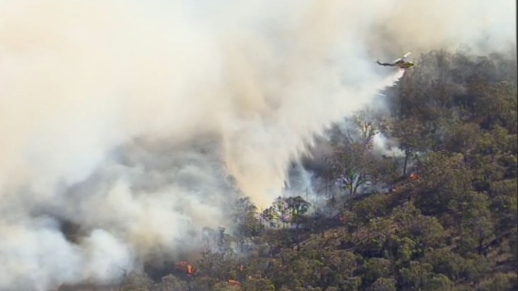 A bushfire threatened a rural residential area in West Toodyay - ABC News