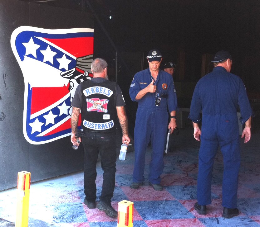 Police investigate bikie club house fire - ABC News