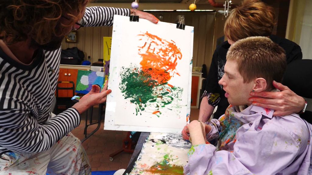 Non-verbal artist Oliver Mills shares his creative process - ABC News