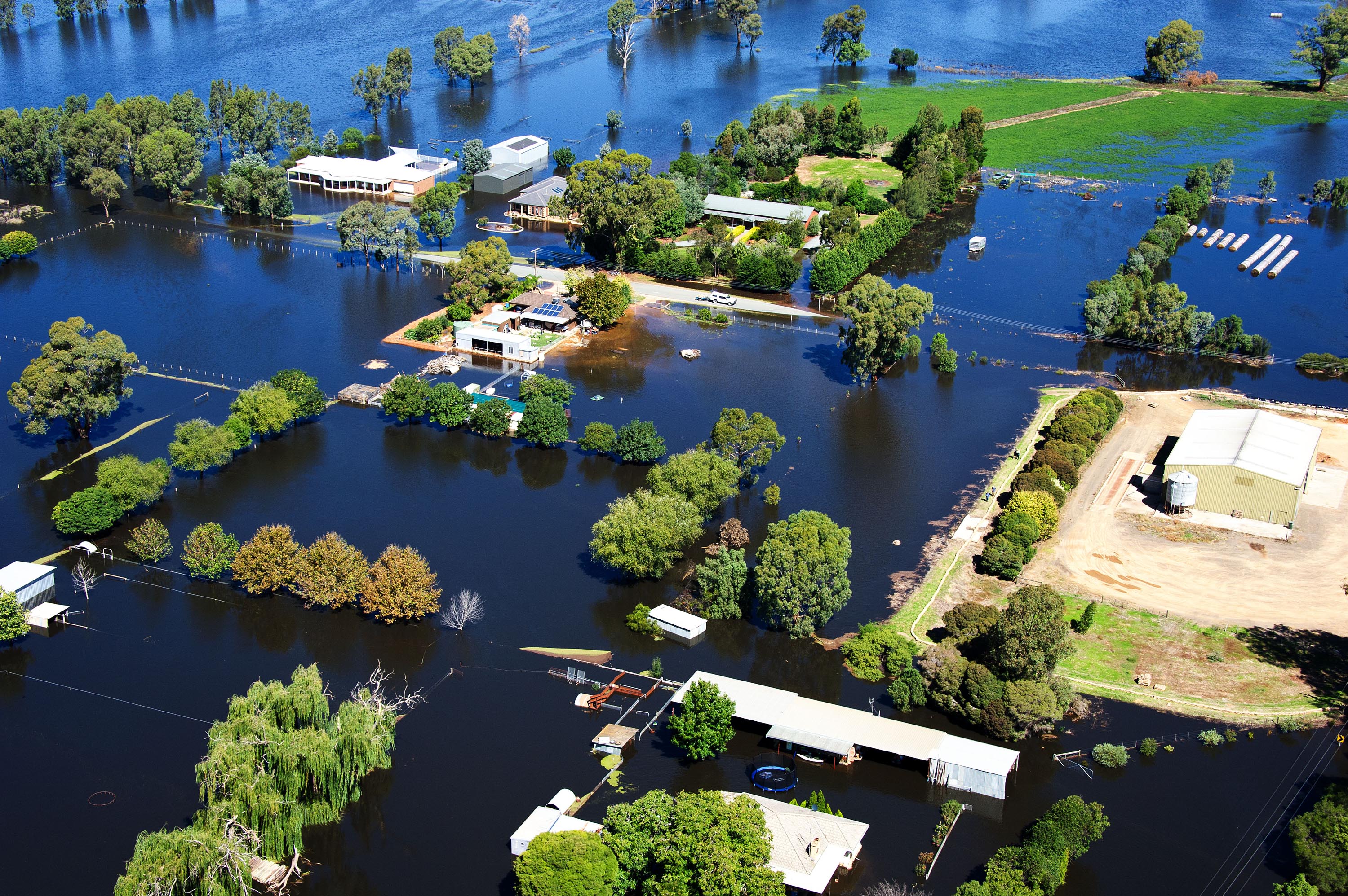 Nathalia on standby as flood levee compromised - ABC News