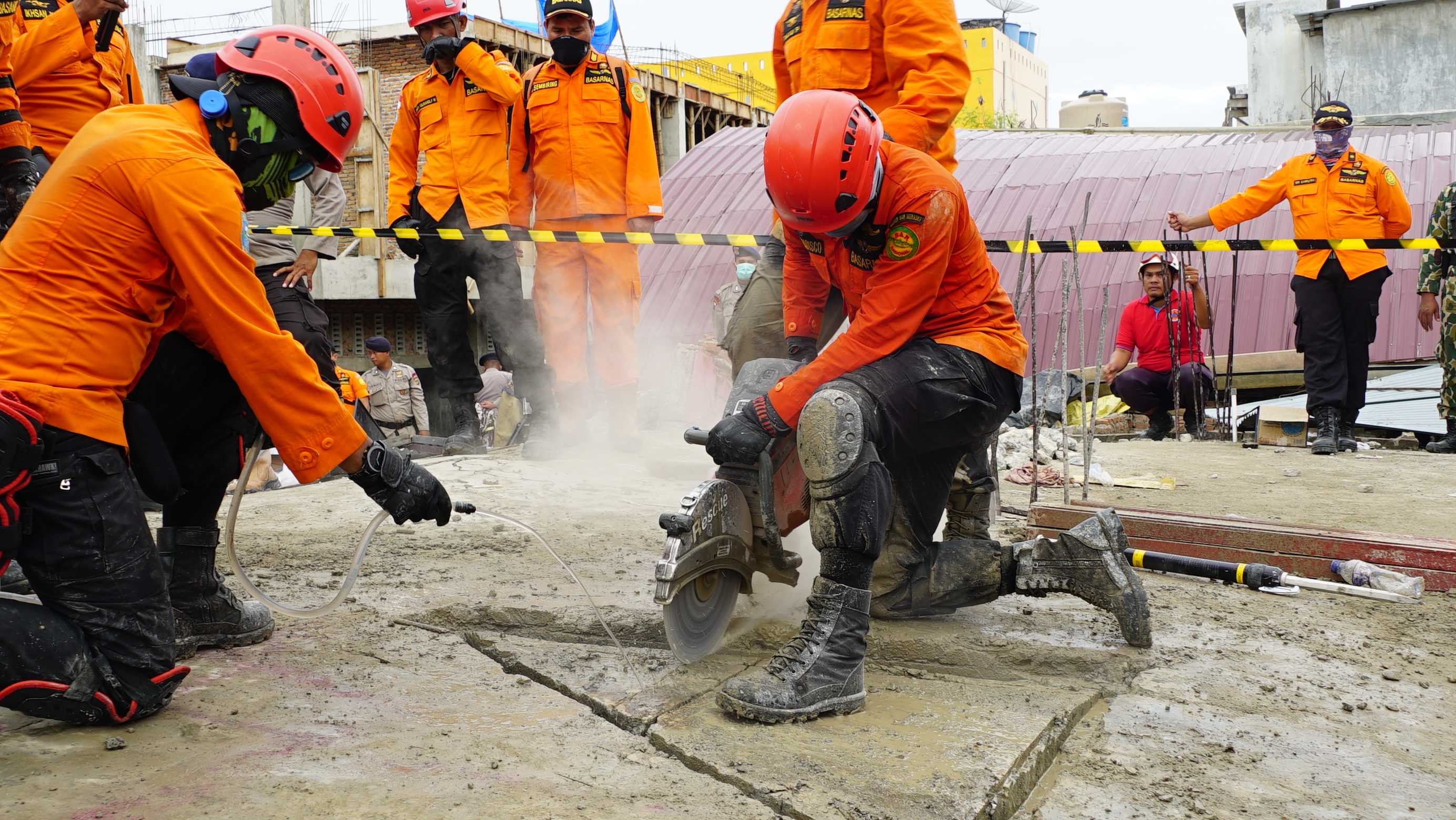 Indonesia earthquake: Rescue crews continue to search for victims in ...