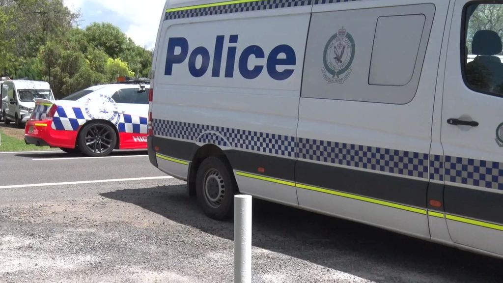 Police investigate the scene of a dog attack in Cowra. - ABC News