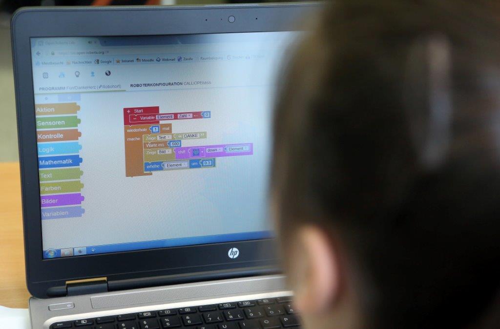 Coding classes: Lack of national approach leaves poor kids behind - ABC ...