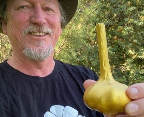 The quest for the gold garlic statue - ABC listen