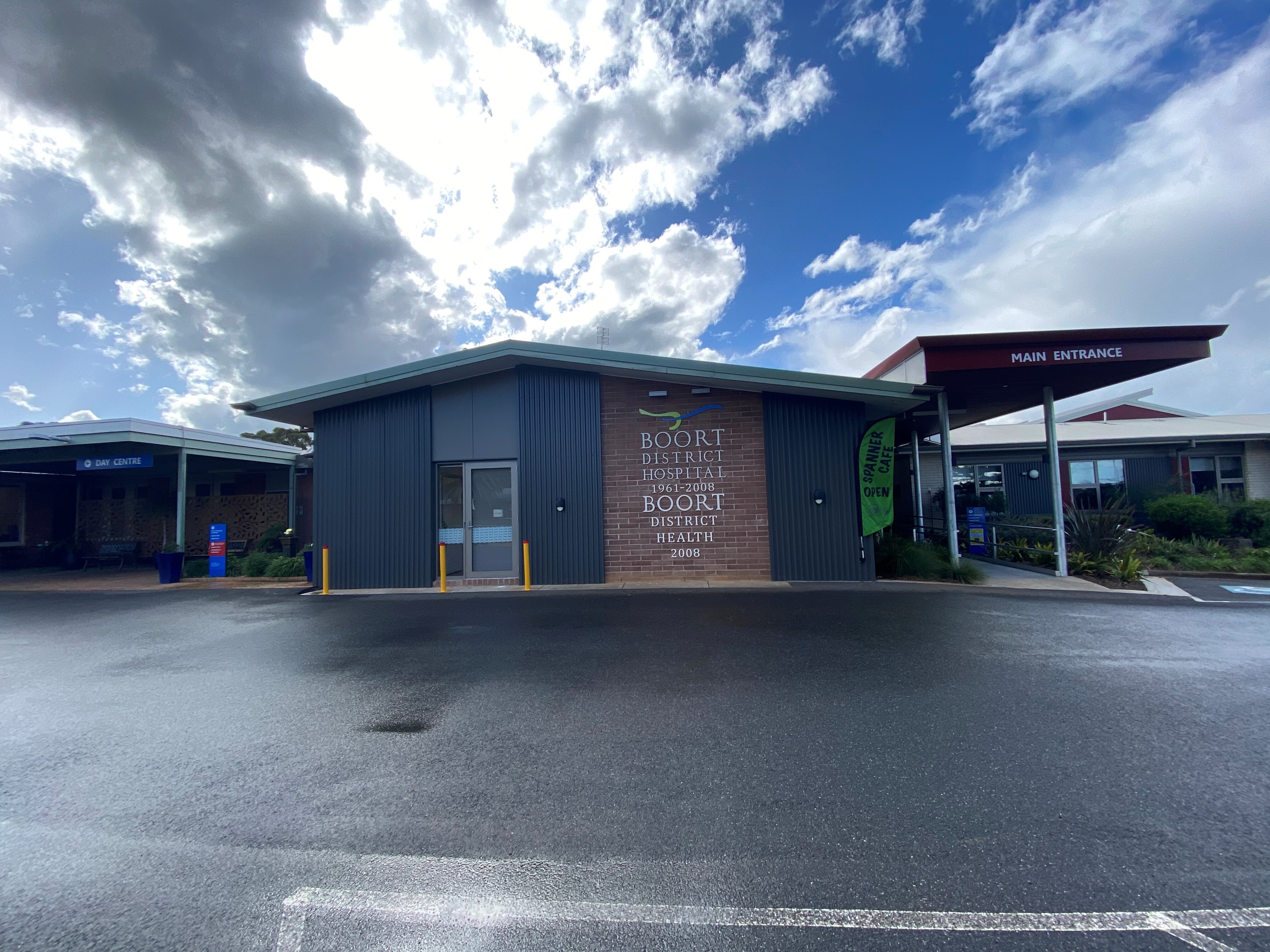 Rural town needs more young people to survive, locals say - ABC News