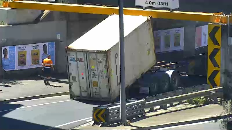 Footscray's Napier Street Bridge hit by three trucks in a week - ABC News