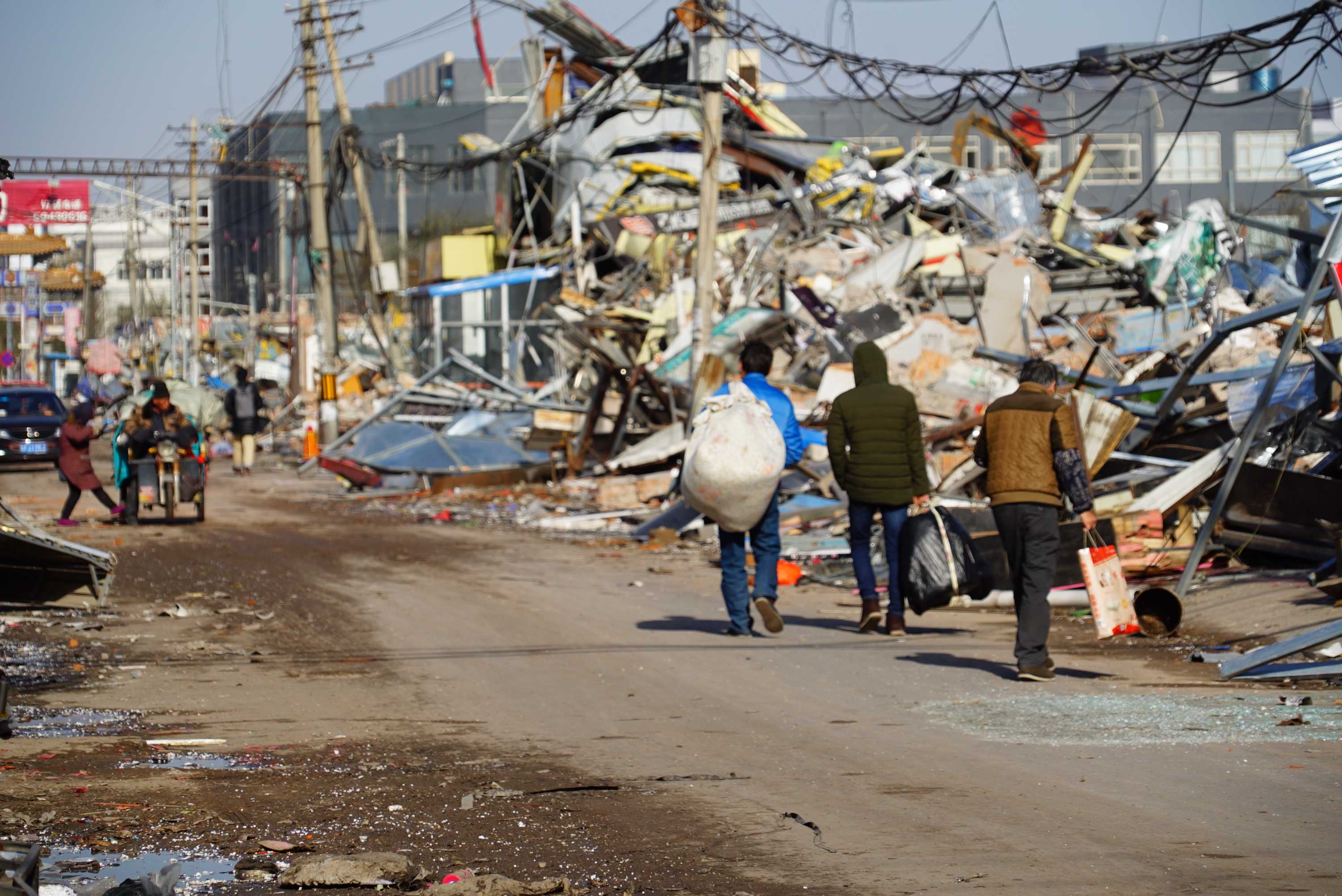 Beijing's evicted migrant workers helped by volunteers offering ...