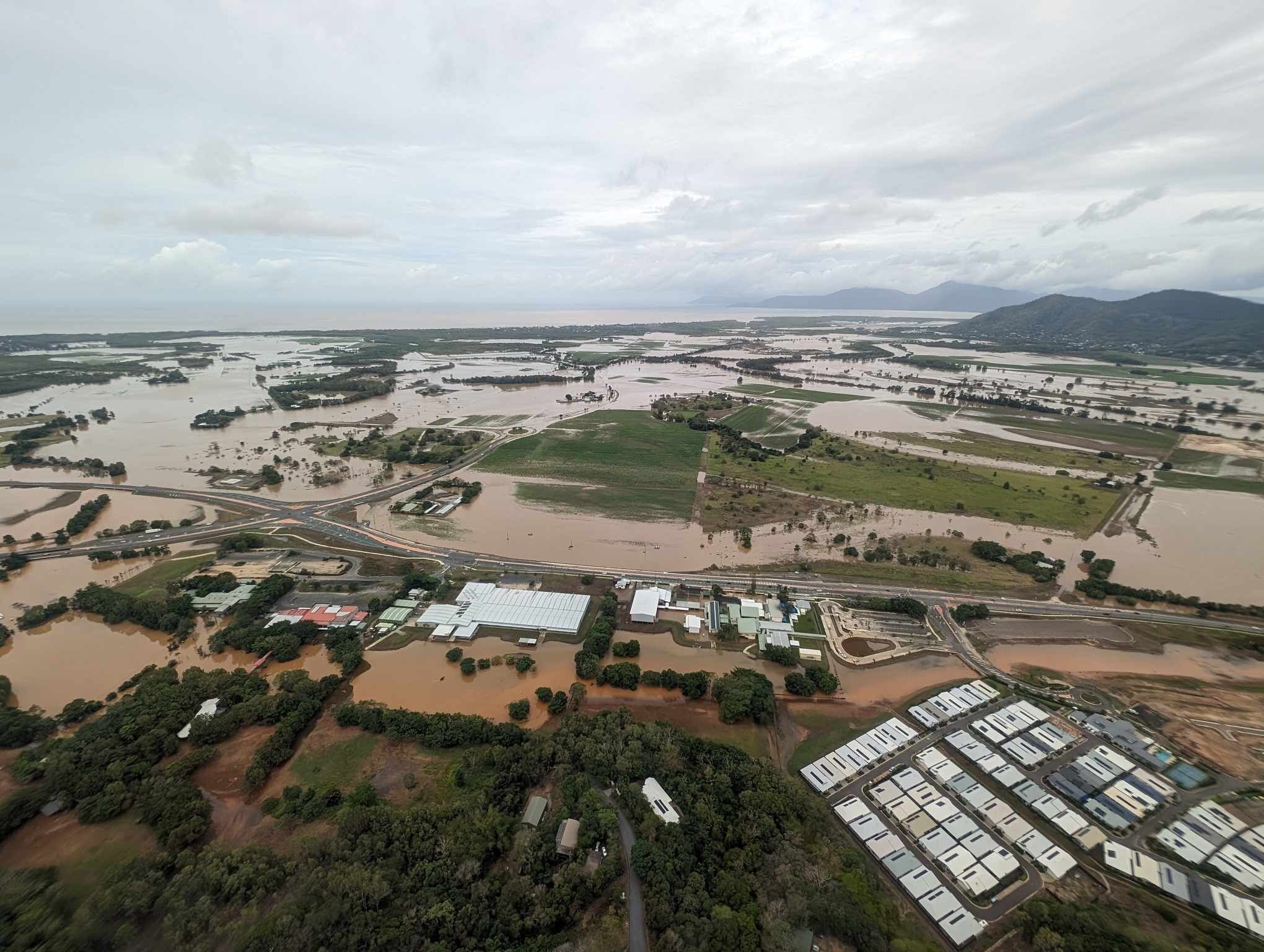 Homes at Kuranda destroyed, locals clear 35 kms of road to reach ...