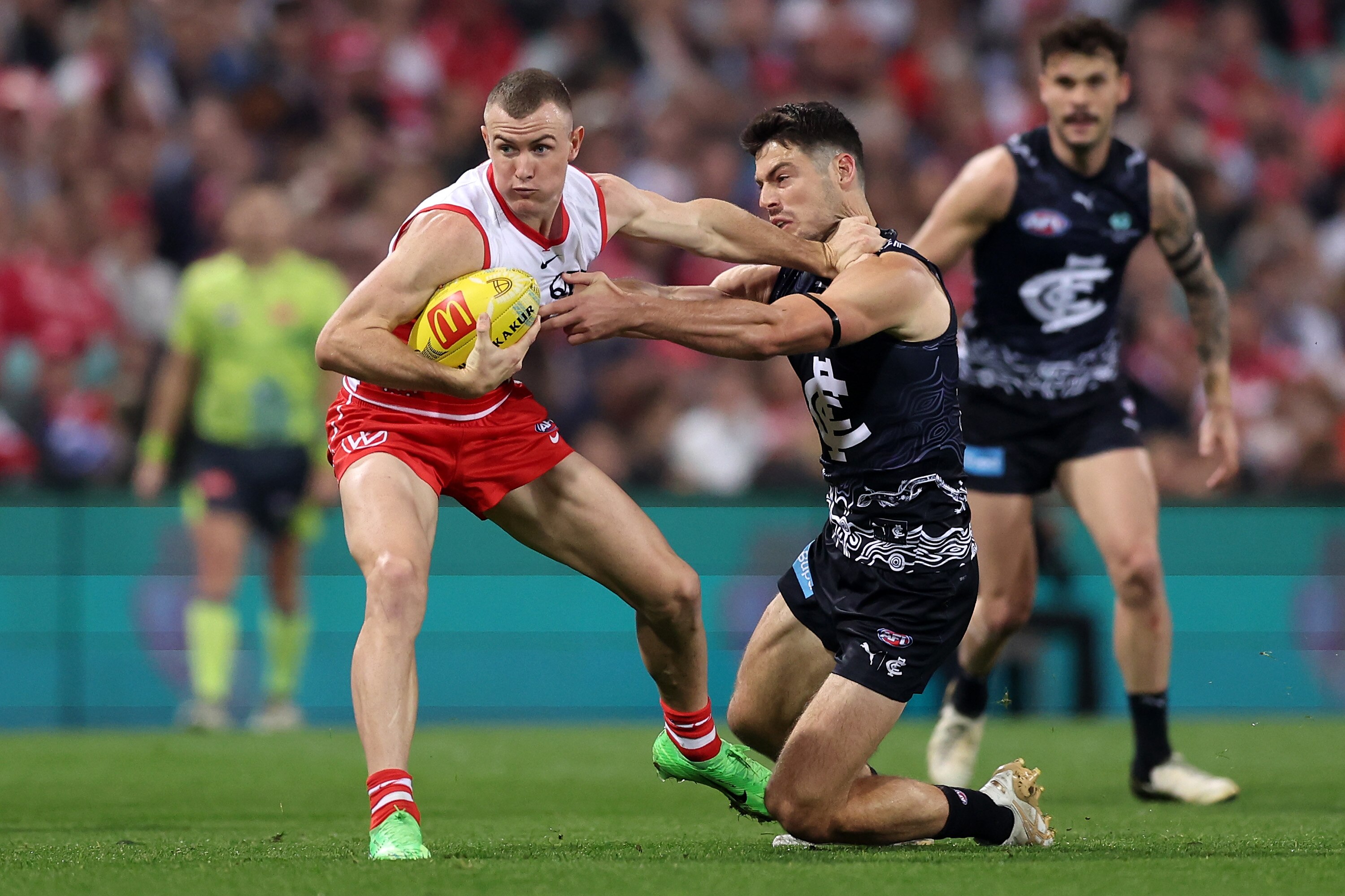 Sydney dominate Carlton as Swans tighten grip on top of AFL ladder in ...