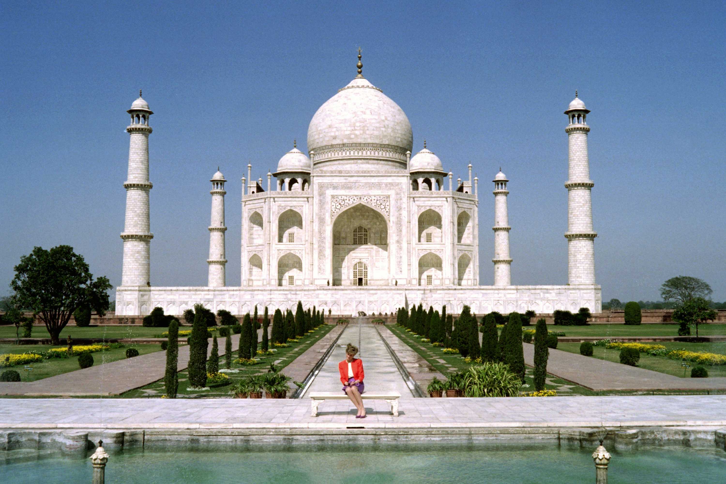 Prince William and Catherine visit Taj Mahal, evoking memories of ...