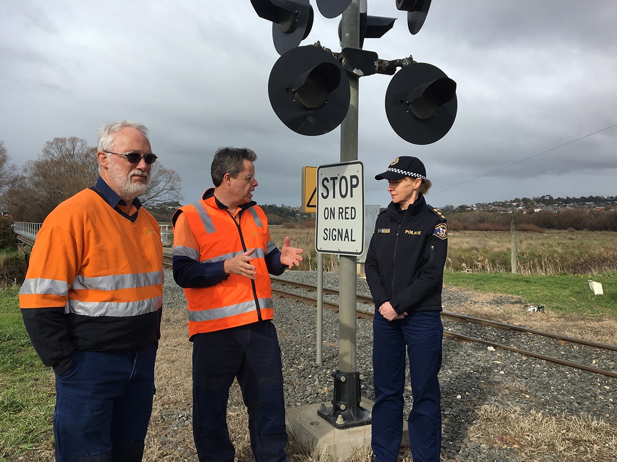 Family's near miss at rail crossing prompts renewed call for motorists ...