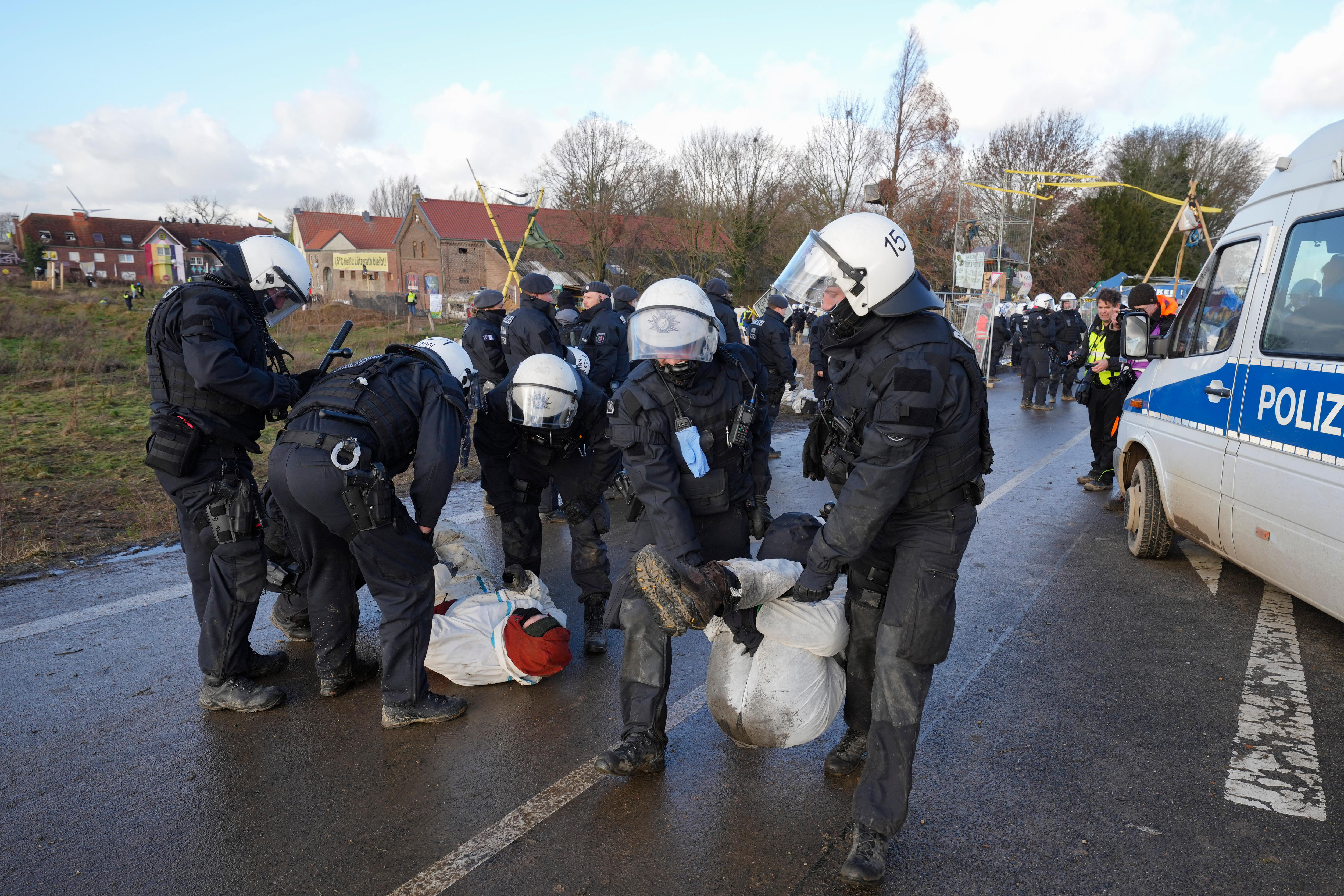 Police start clearing German village Luetzerath condemned for coal mine ...