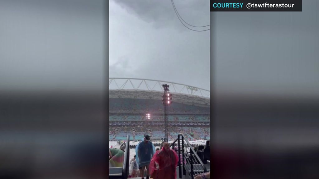Fans evacuate as heavy rain delays Taylor Swift's concert - ABC News