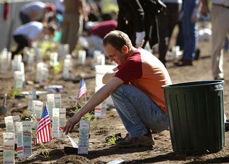 Rain fails to subdue Sept 11 condolences - ABC News