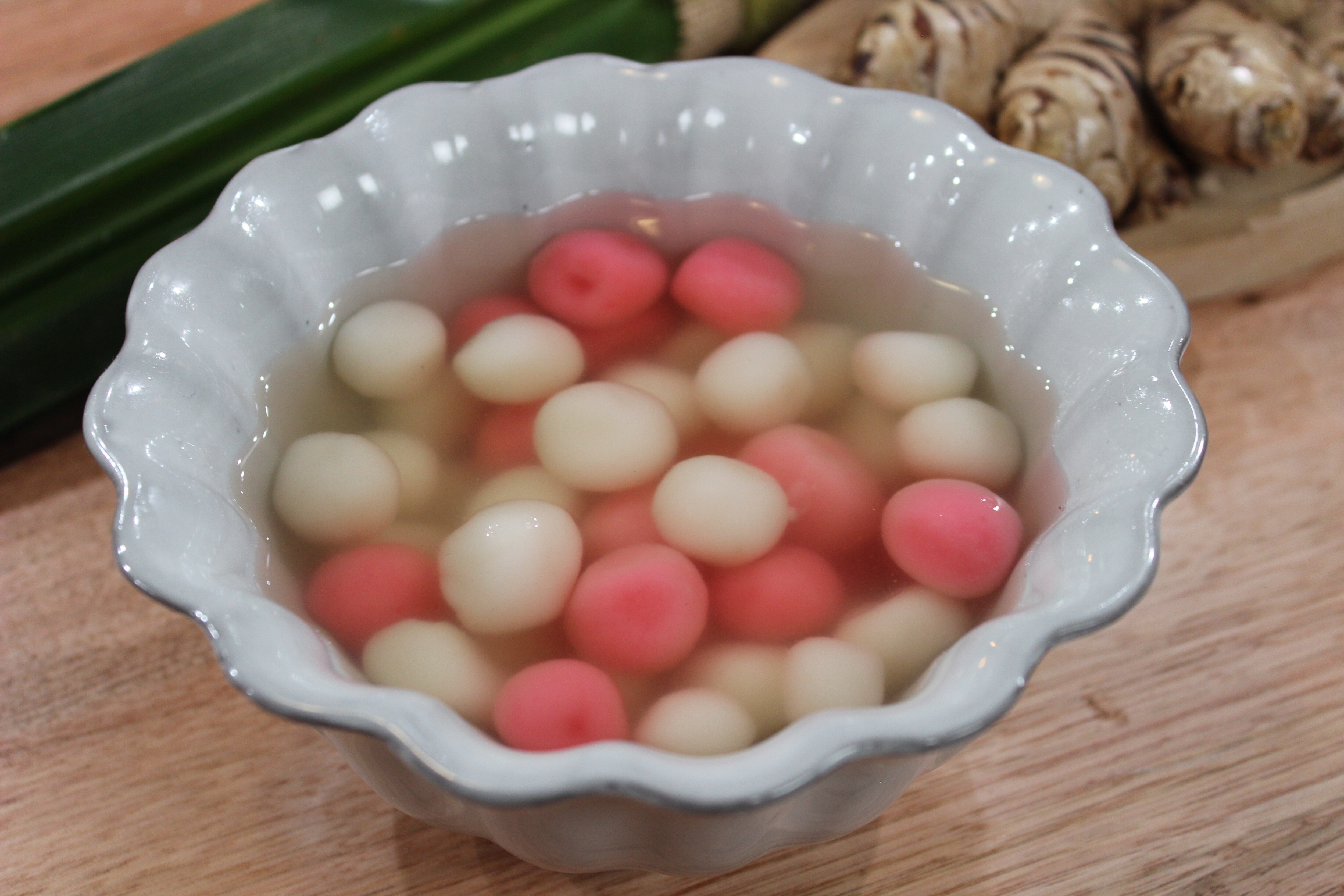 Enjoy glutinous rice balls in pandan and ginger syrup for dessert - ABC ...