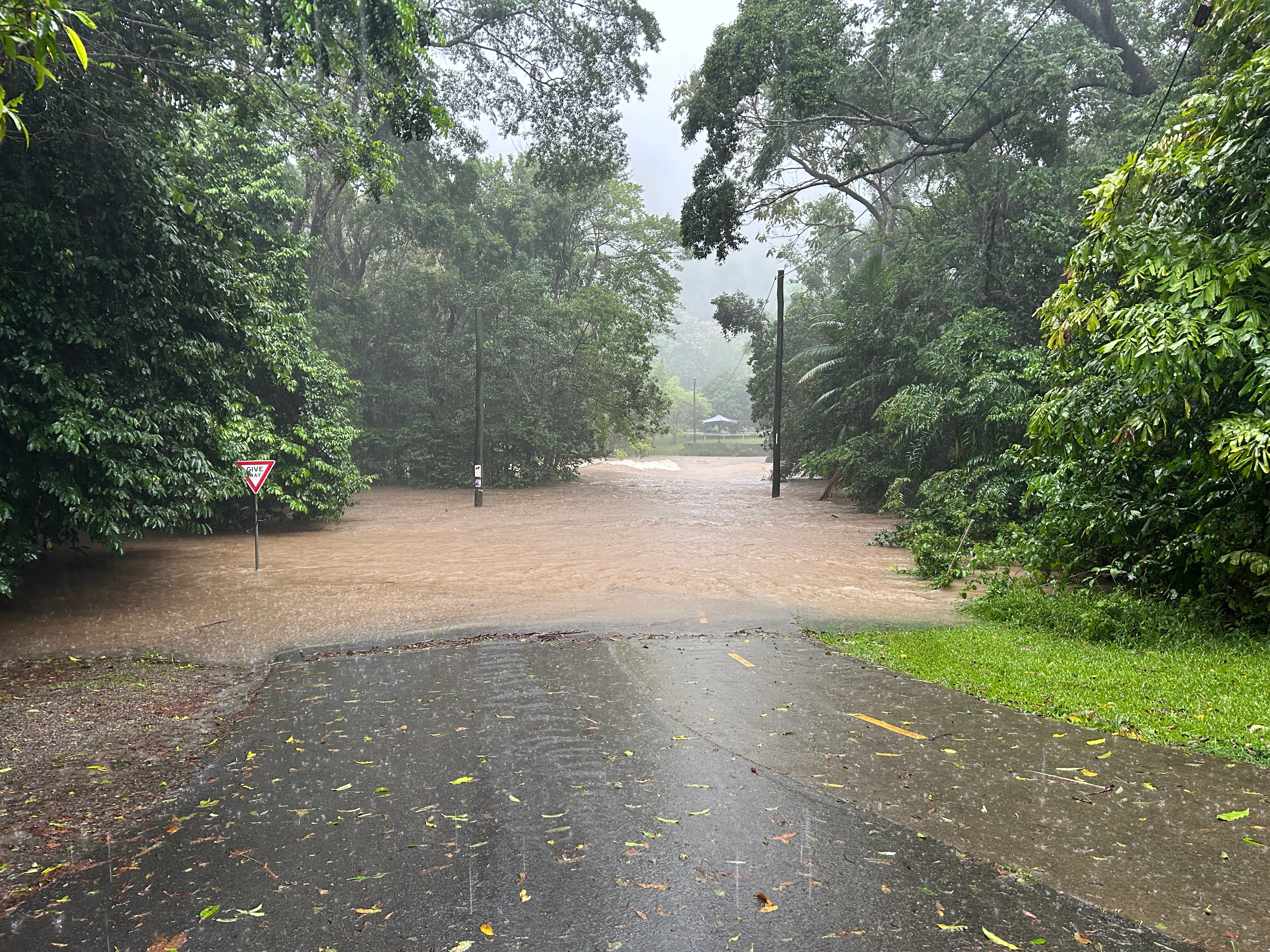 Rivers continue to rise amid flood emergency in north Queensland - ABC News