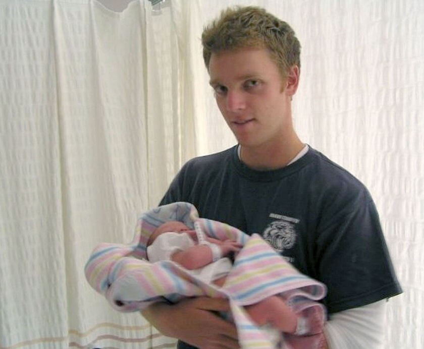 Digger's body returns home - ABC News