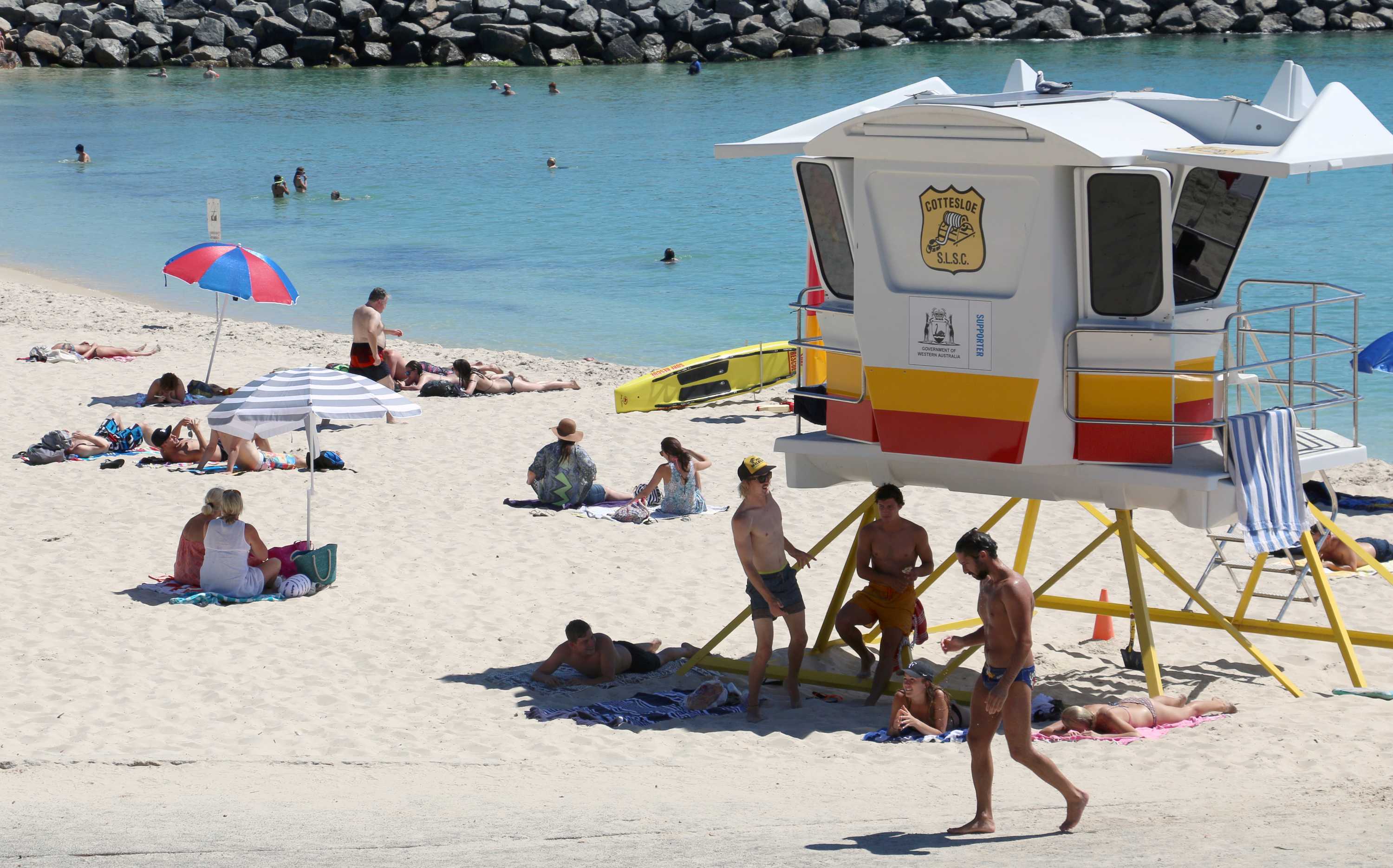 Perth swelters in heatwave, breaking 50-year-old weather record - ABC News