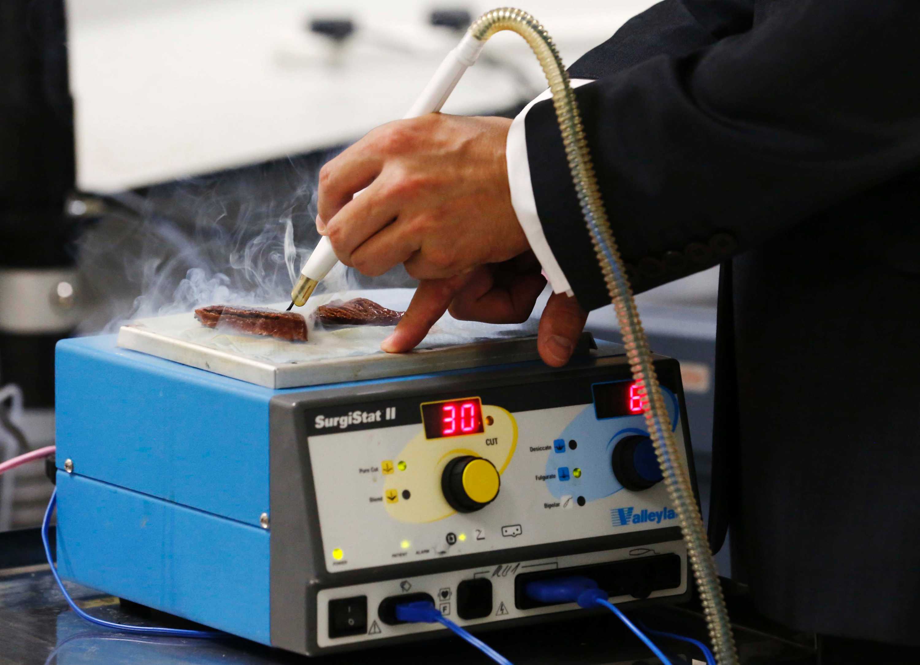 British surgeons develop intelligent knife which detects cancerous ...