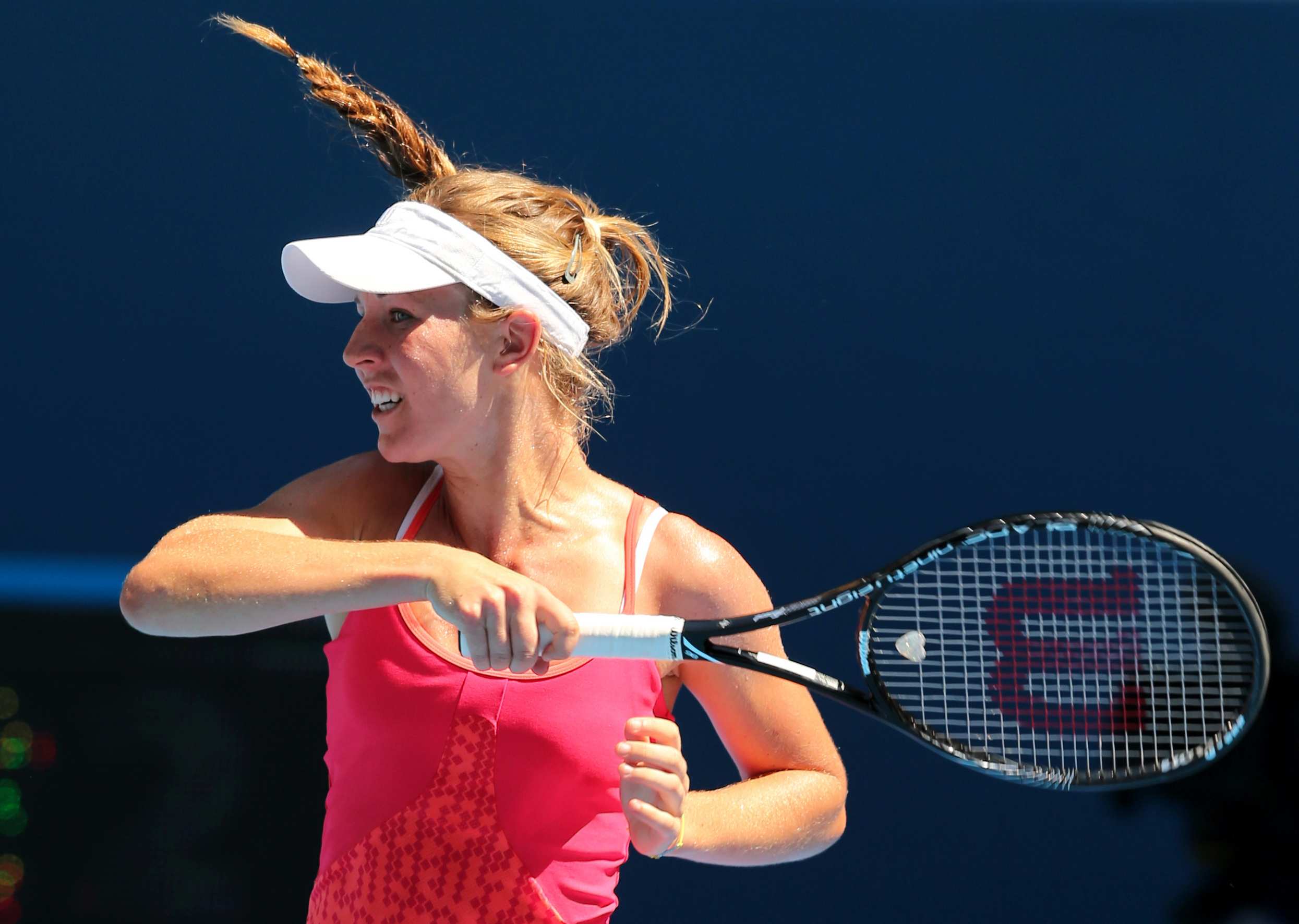Australian Open: Maria Sharapova reaches third round in brutal ...