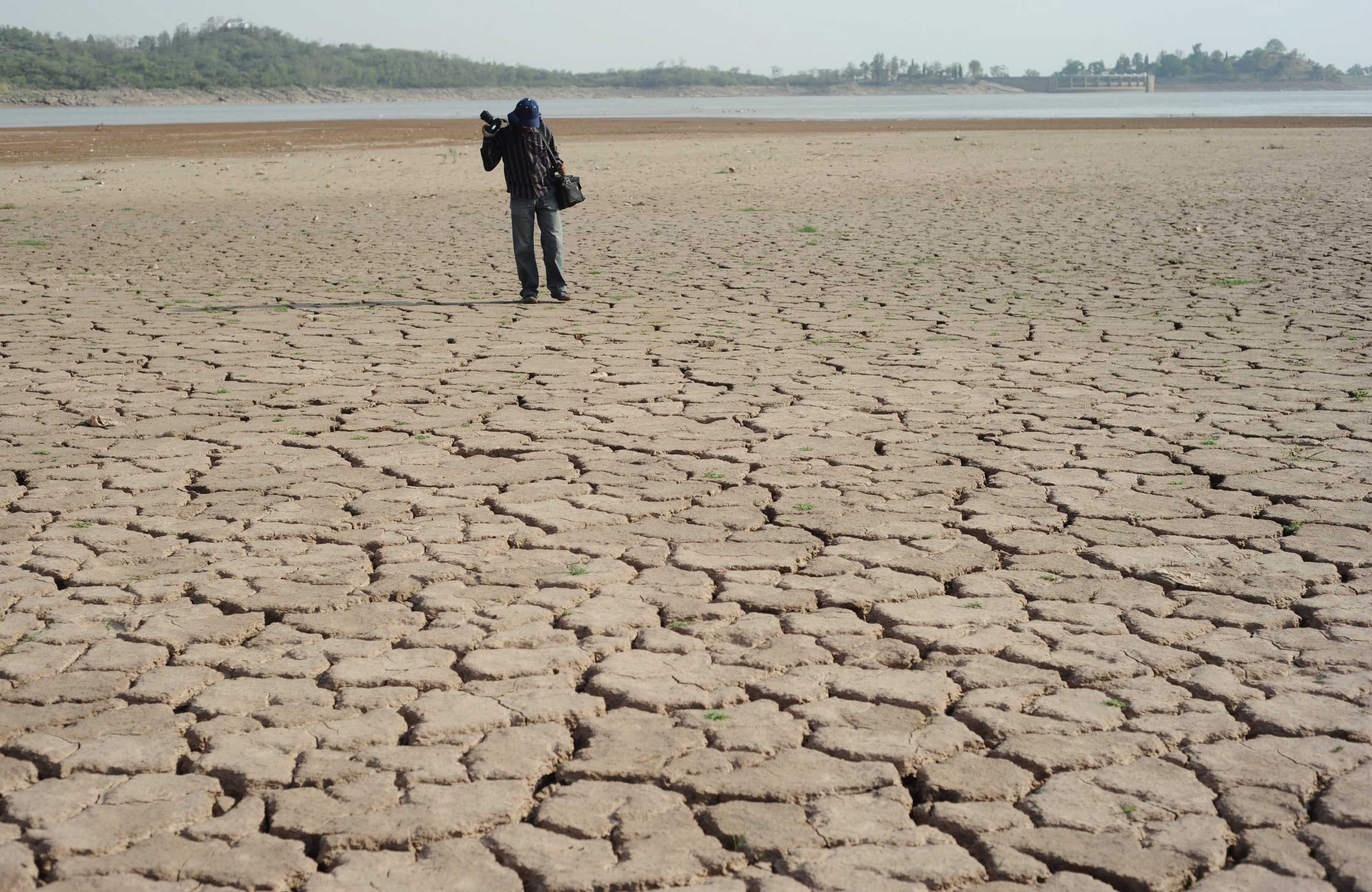 Aid money pledged as Pakistani children die in drought-stricken region ...