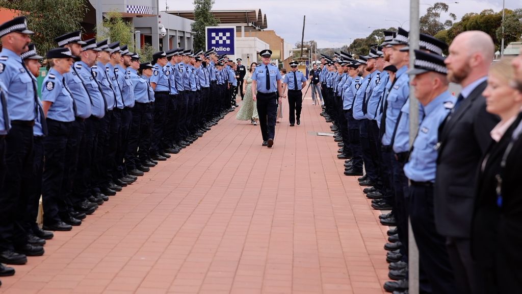 Top cop marches off after 43 years - ABC News