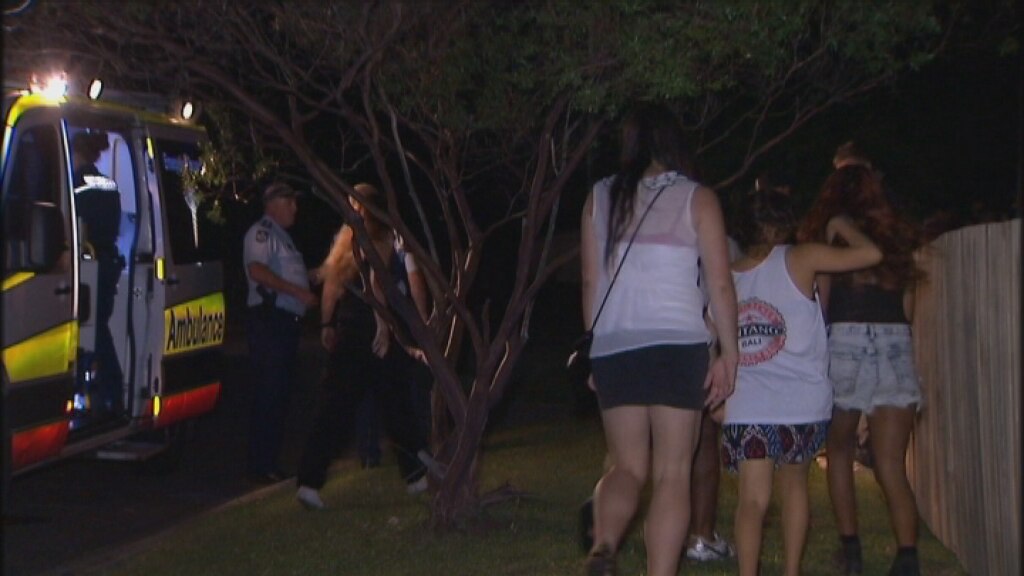 Partygoers wreck bus, pelt police with bricks - ABC News