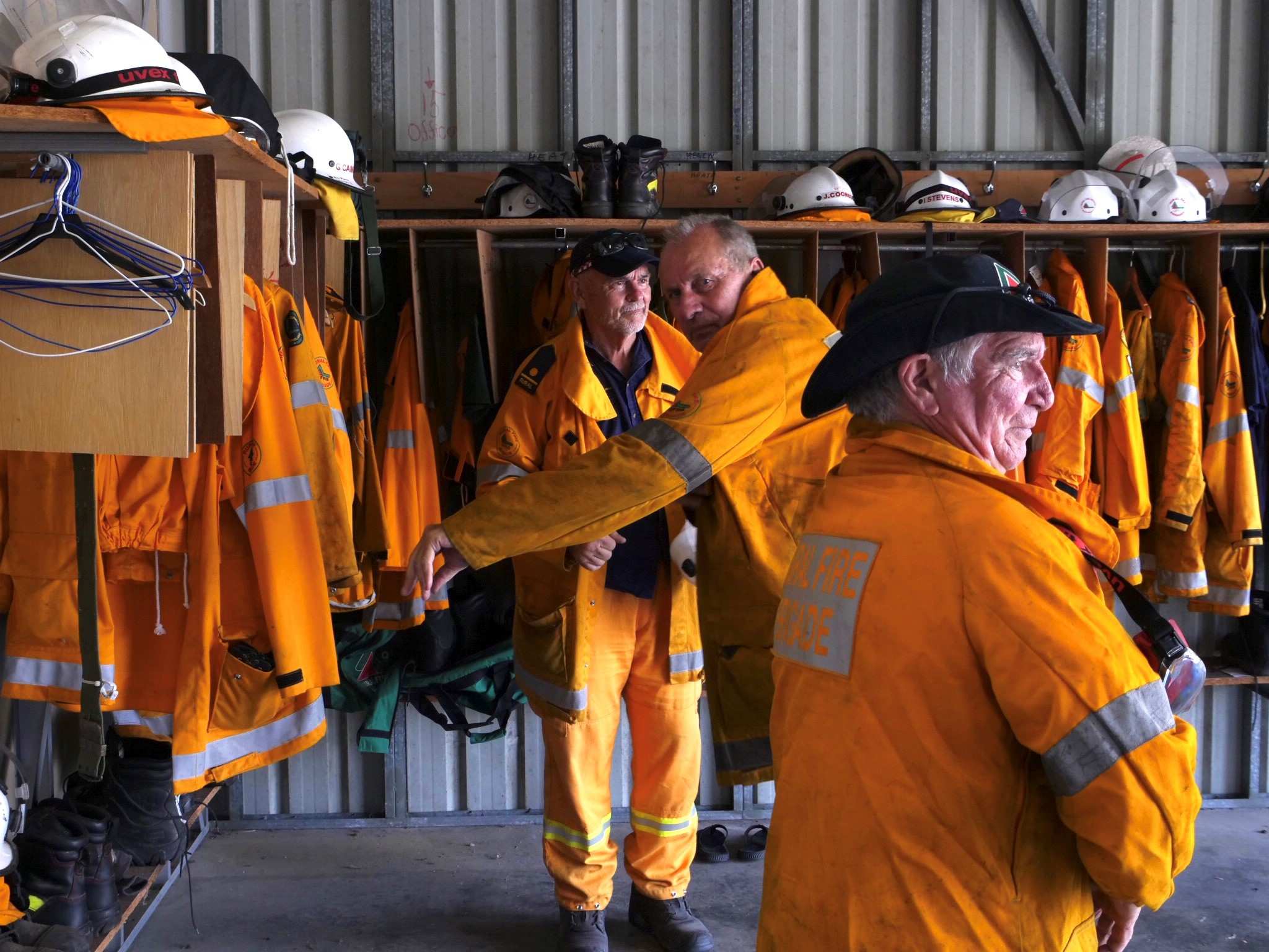 Queensland bushfire emergency sees inspirational 'Dad's Army' of ...